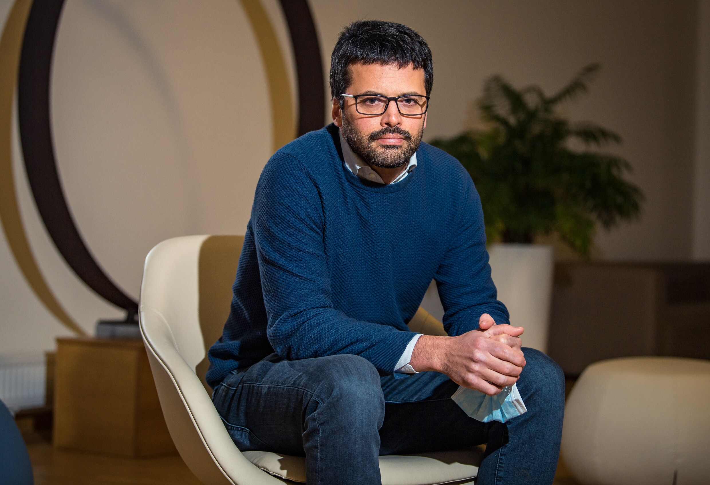 Microbioloog Emmanuel André: ‘Als iedereen ongeremd feest zijn de ...