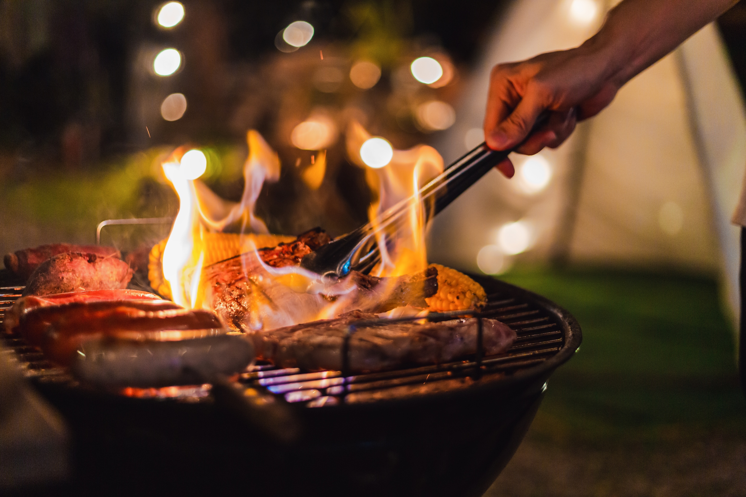 ‘Als je daarmee grilt, heb je zwart vlees’: de 10 beste barbecuetips ...