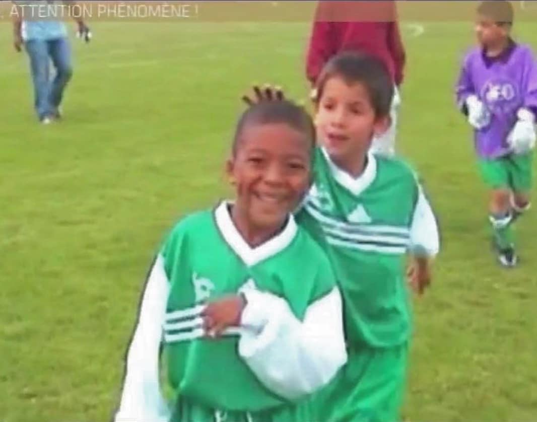 ‘Kylian brengt hier zon en licht’: de roots van Mbappé in de Parijse ...