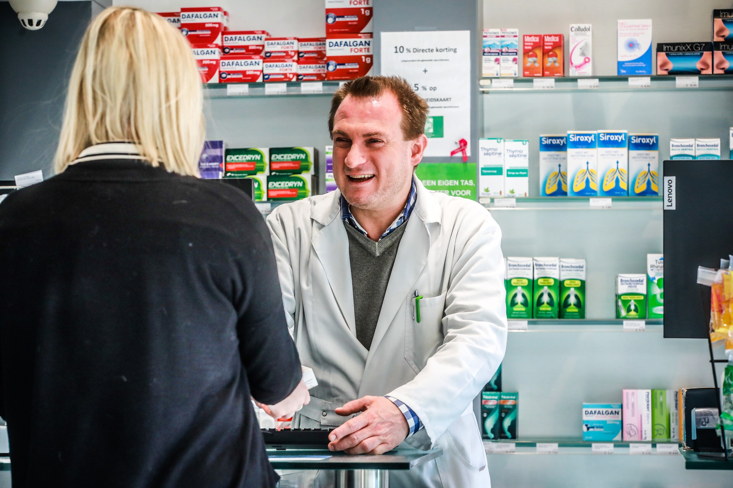 Griepprik nodig? Dan kunt u dit najaar ook naar de apotheker | De Morgen