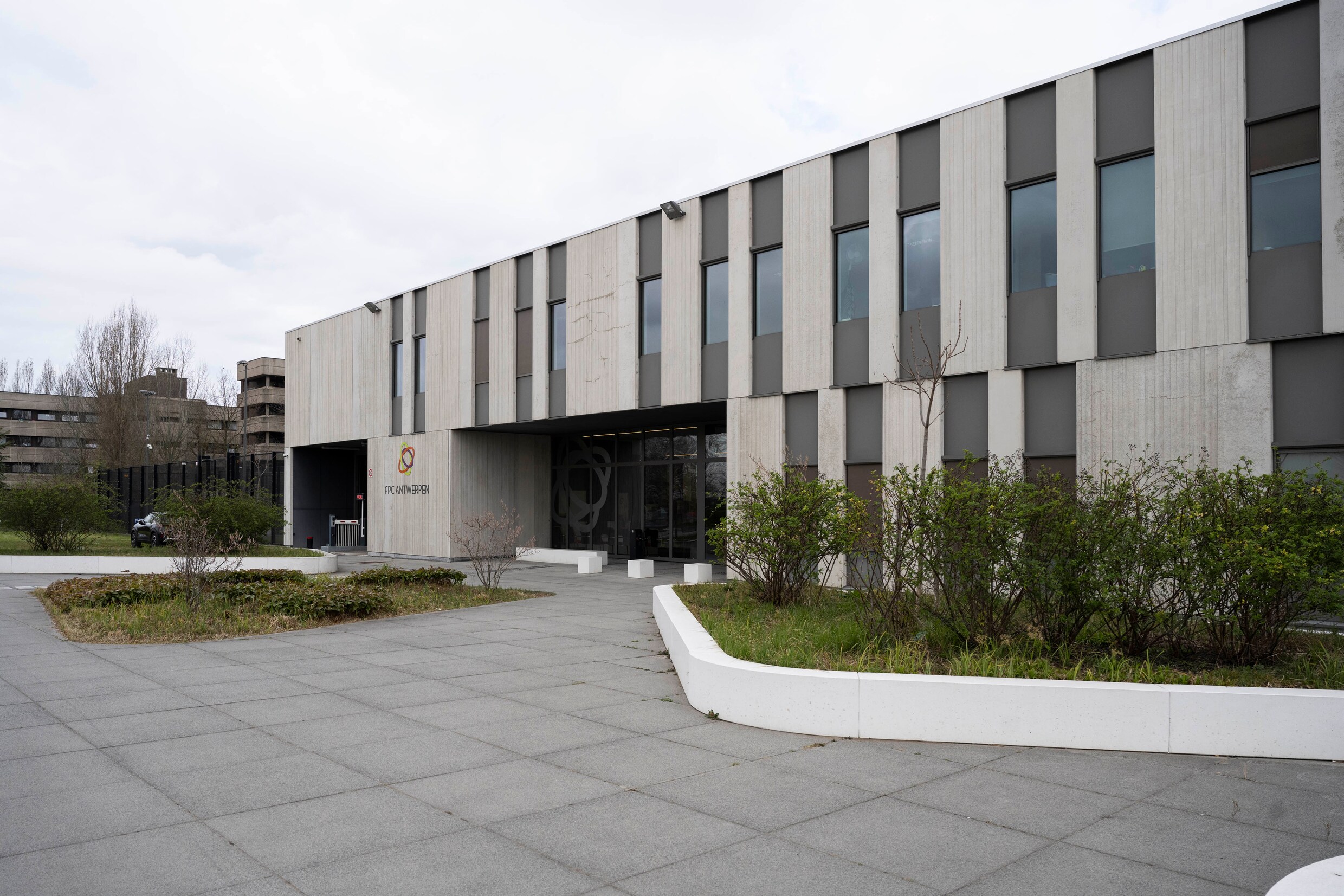 Opnieuw verblijven te veel geïnterneerden in de gevangenis, krijgen geen gepaste zorg, en zetten ...