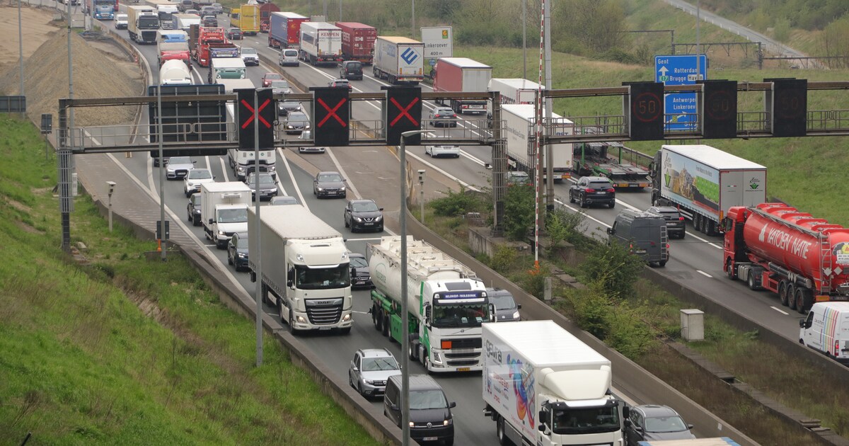 Meer dan 400 kilometer file door regenweer en verkeersongevallen | De ...
