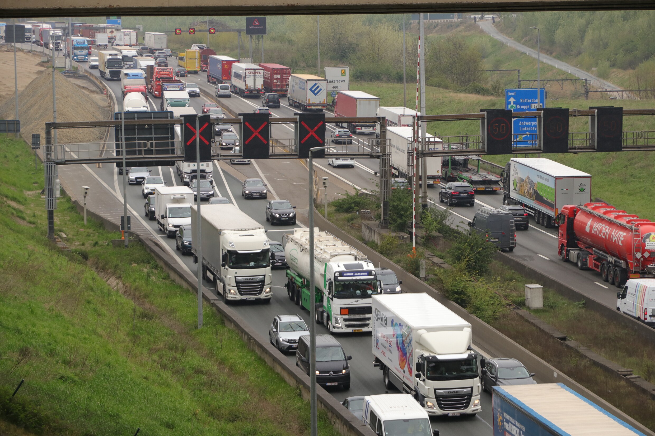 Meer dan 400 kilometer file door regenweer en verkeersongevallen | De ...