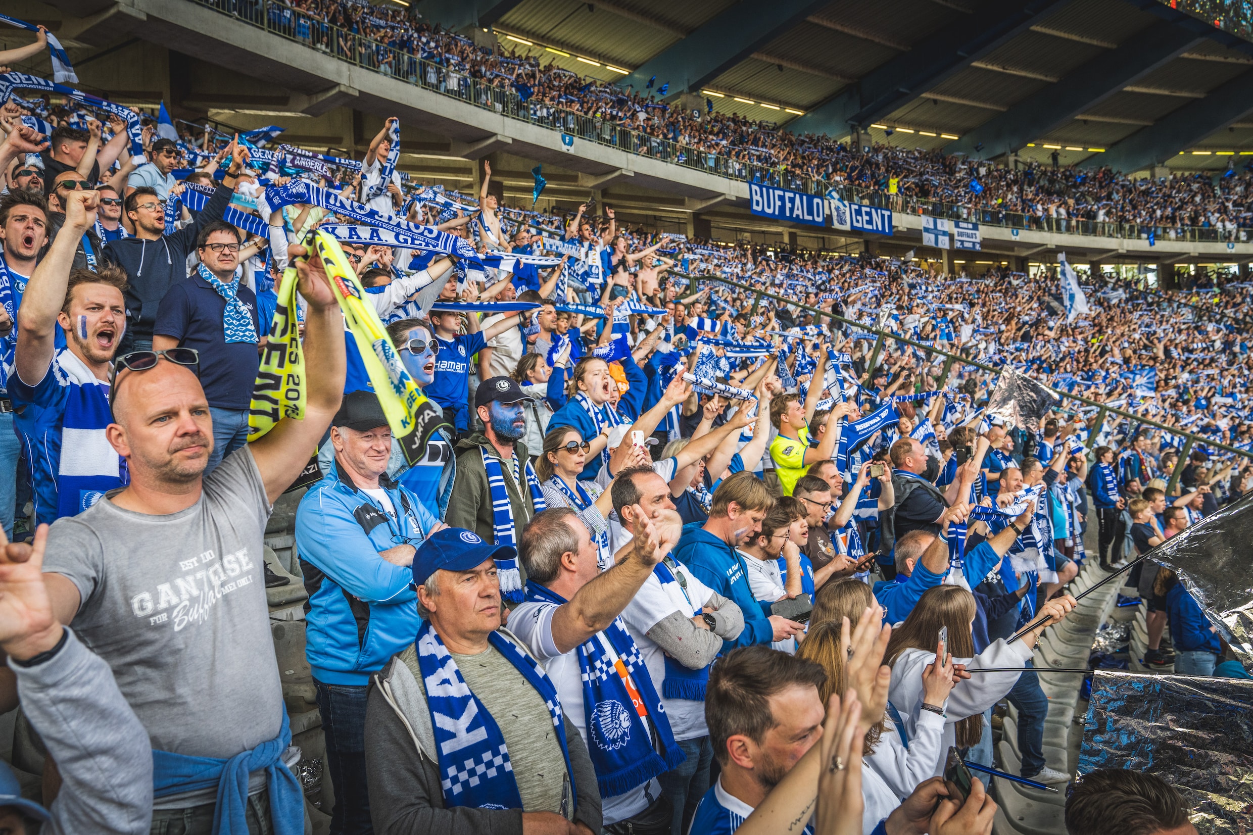 Voetbalclub AA Gent staat officieel te koop: ‘Unieke kans om iconische club over te nemen’ | De ...