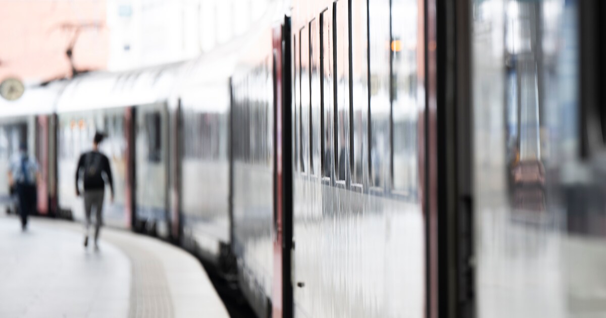 Onveilig gevoel op de trein? Stuur dan een sms naar de NMBS | De Morgen Onveilig gevoel op de trein? Stuur dan een sms naar de NMBS | De Morgen