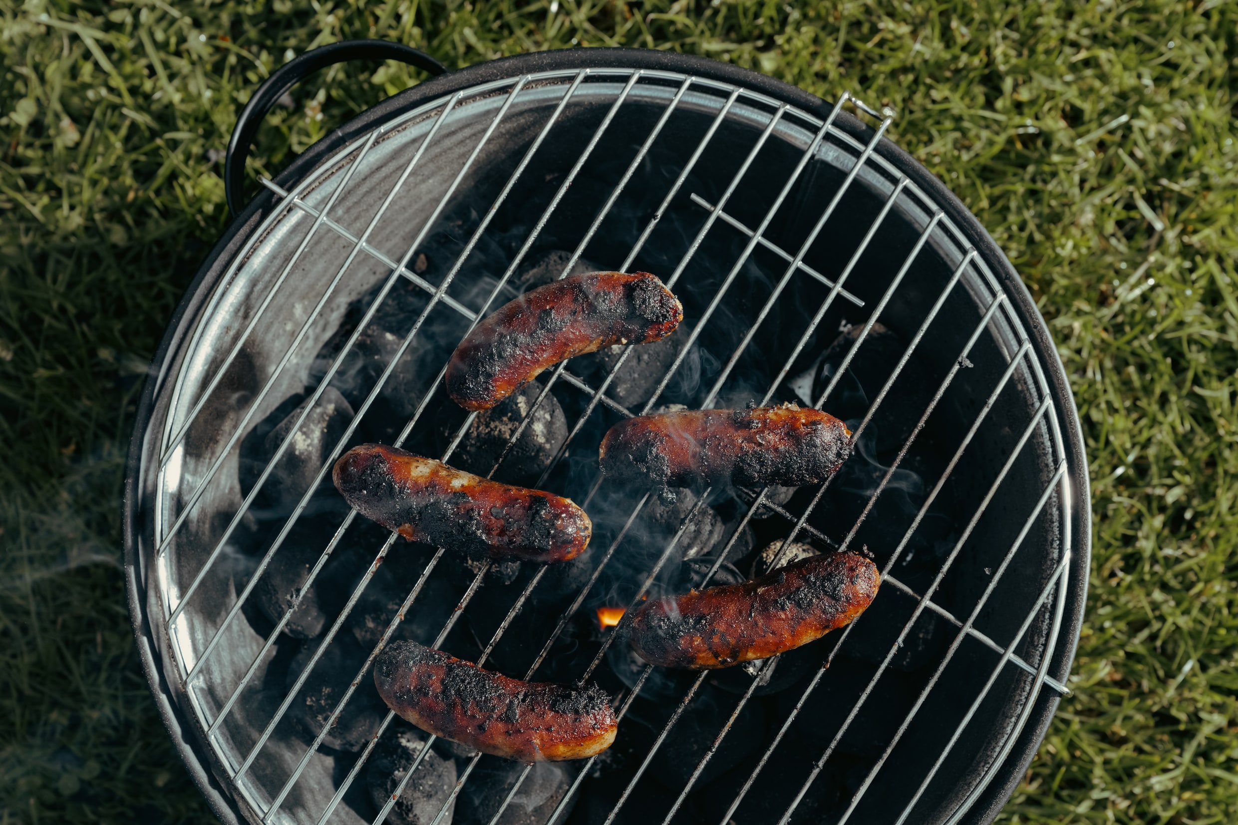 ‘Als je daarmee grilt, heb je zwart vlees’: de 10 beste barbecuetips ...