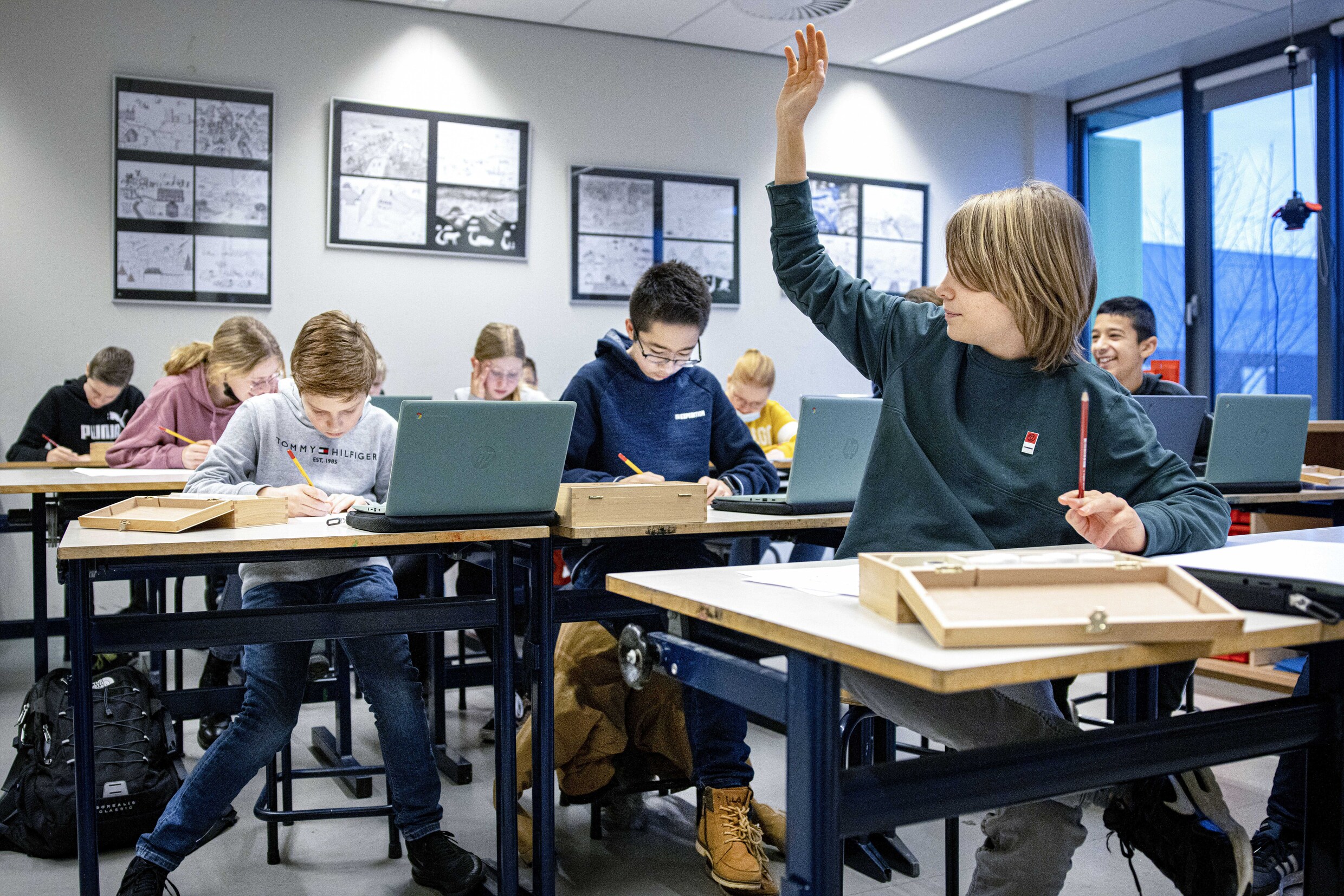 Lerarenbonus moet beroep aantrekkelijker maken, maar maakt tekort in de scholen nu nog groter ...