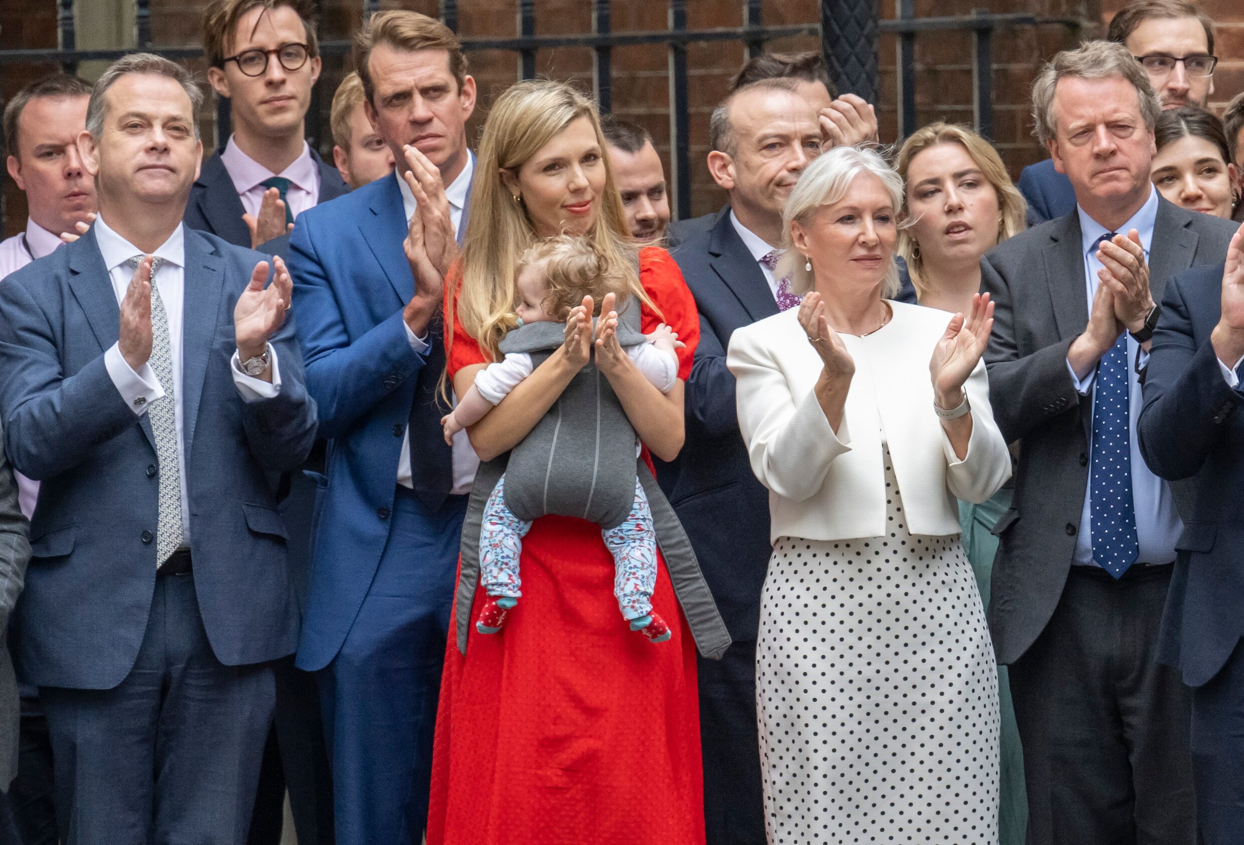First lady Carrie Symonds, de enige die Boris Johnson in toom kon ...