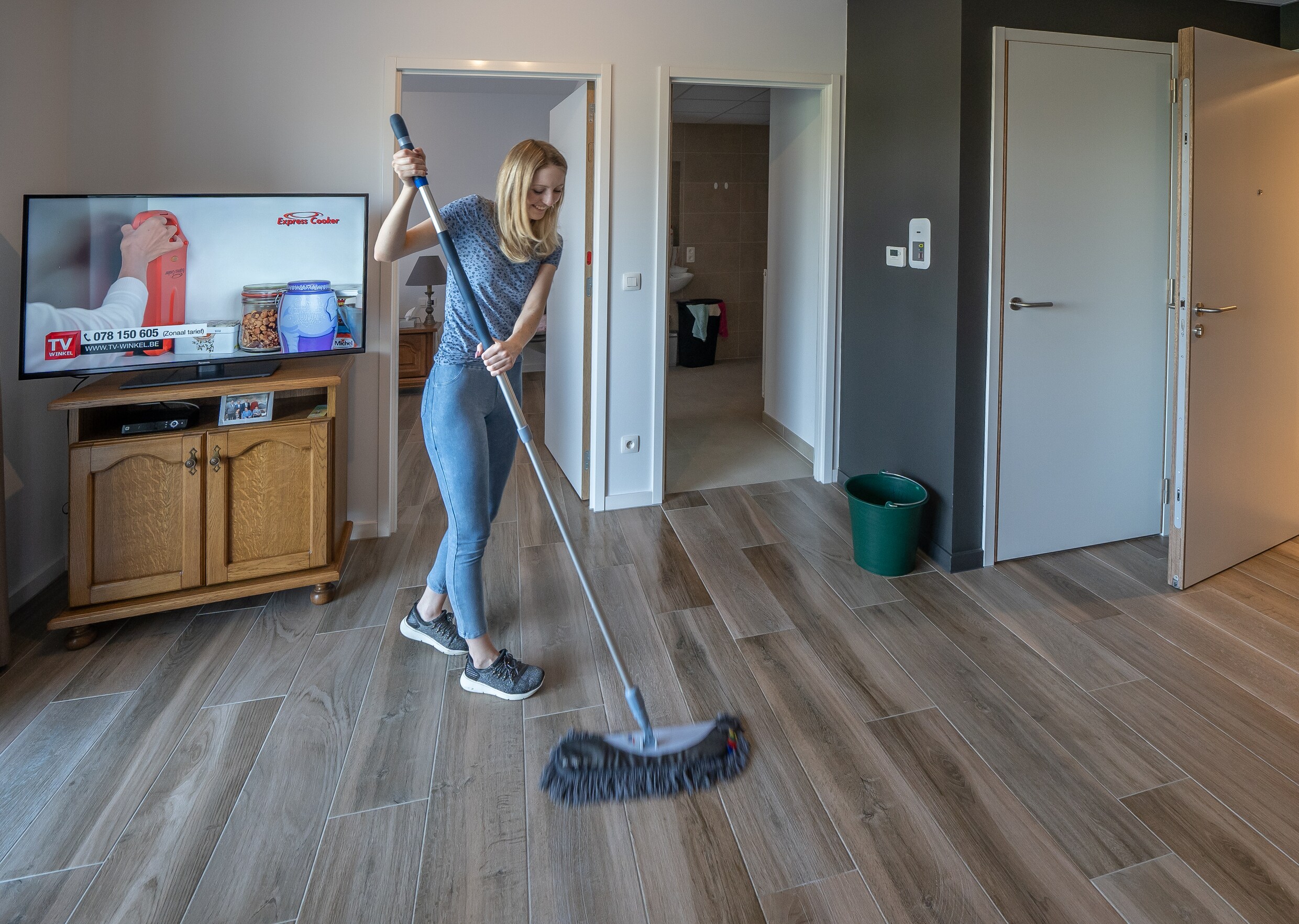 Een gemiddeld bruto uurloon van een schamele 13 euro: de huishoudhulp ...