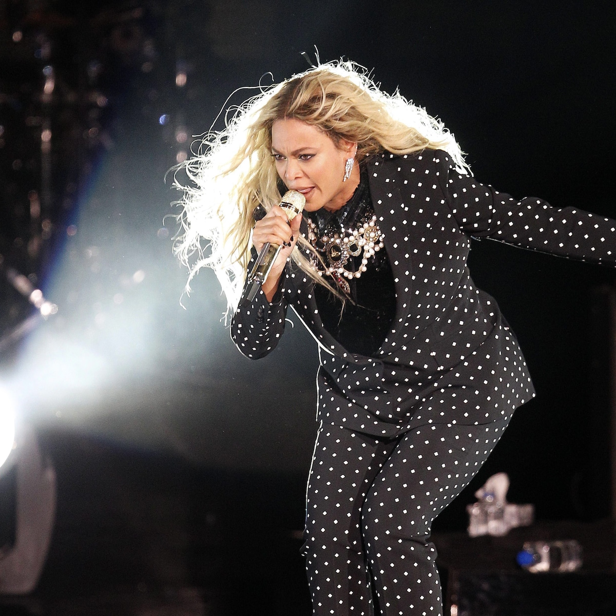 Beyonce 4 Albumhoes Controverse Beyoncé’s Lucky Number 4 Is No