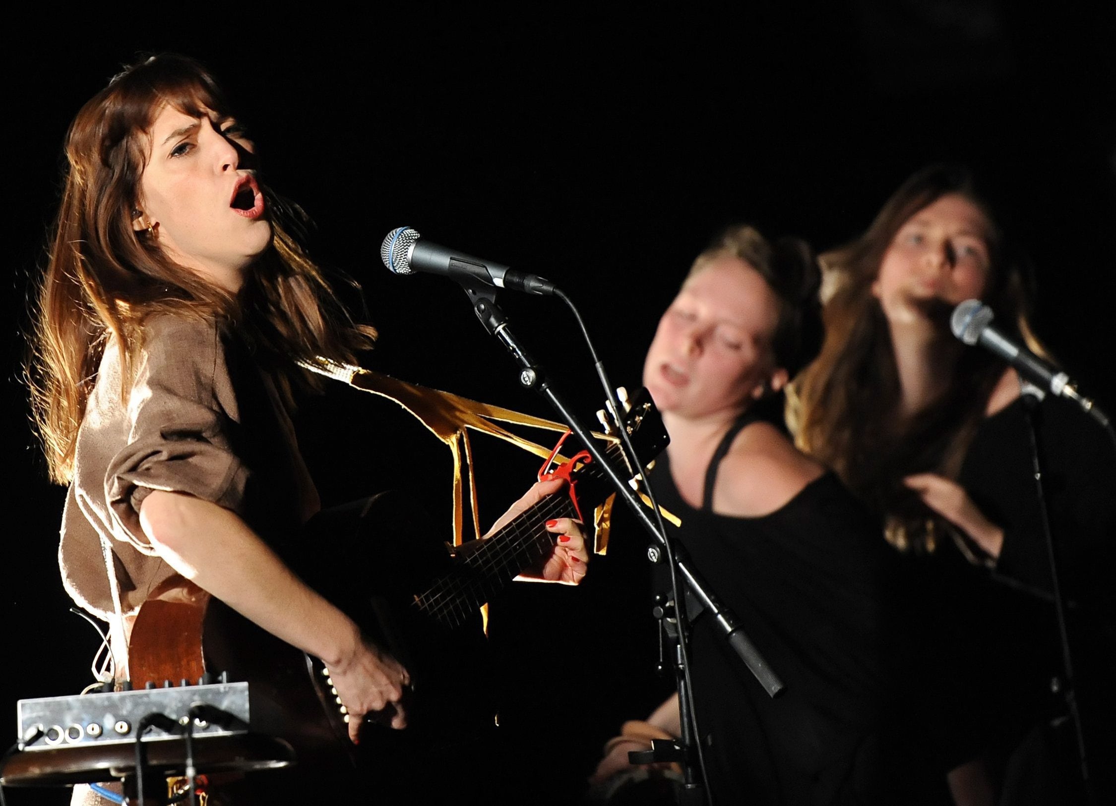 Zangeres Feist stopt als voorprogramma van Arcade Fire na ...