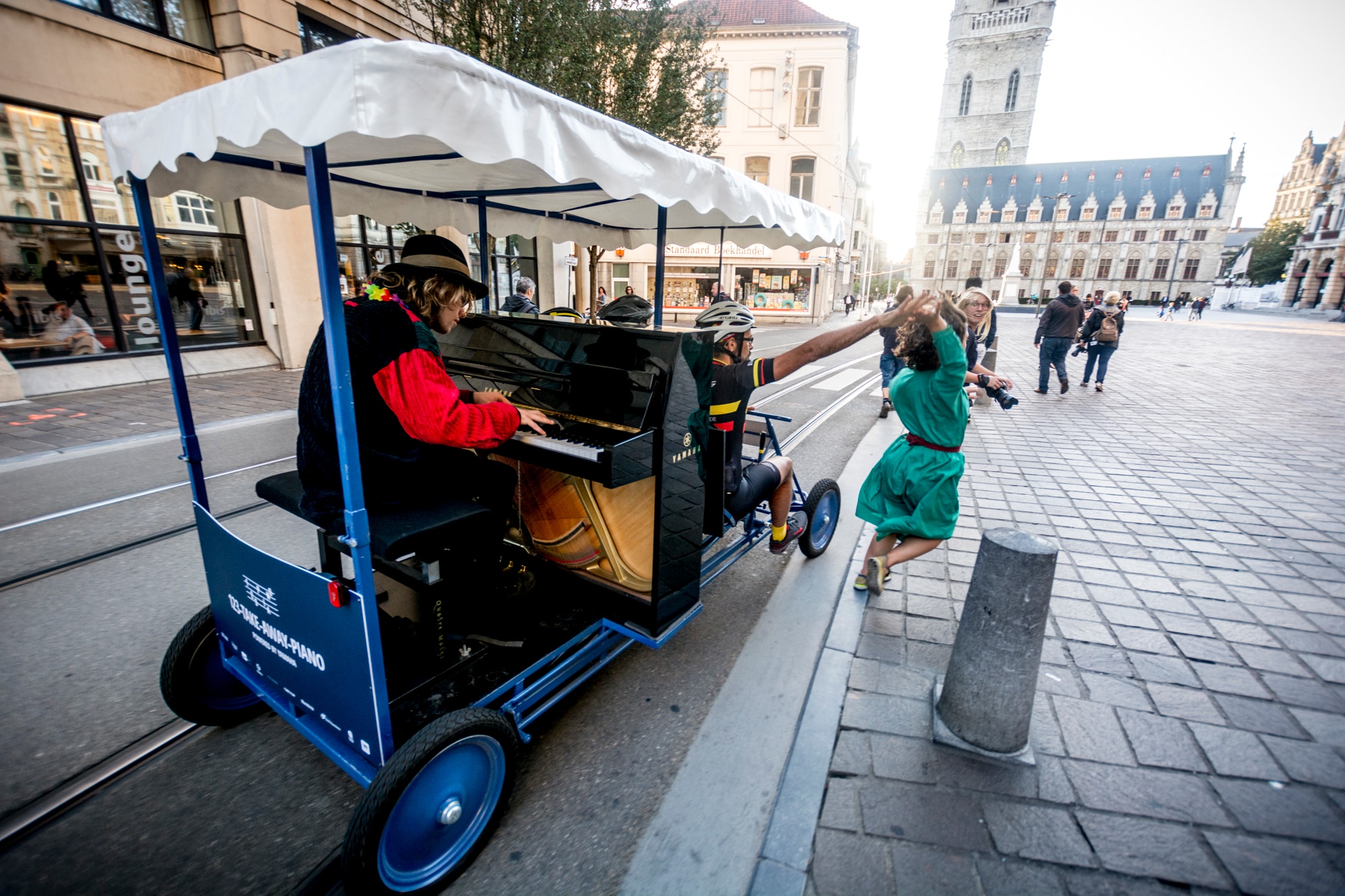 ‘Plots ziet de hele buurt het talent van die zogenaamde hangjongeren ...