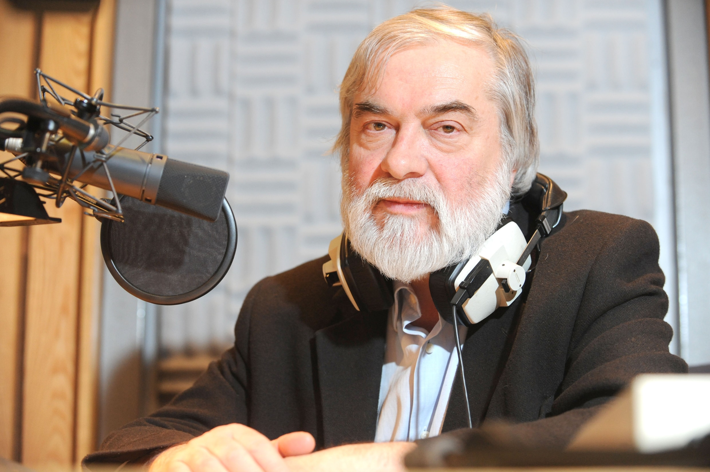Radiopresentator en jazzkenner Marc Van den Hoof overleden | De Morgen