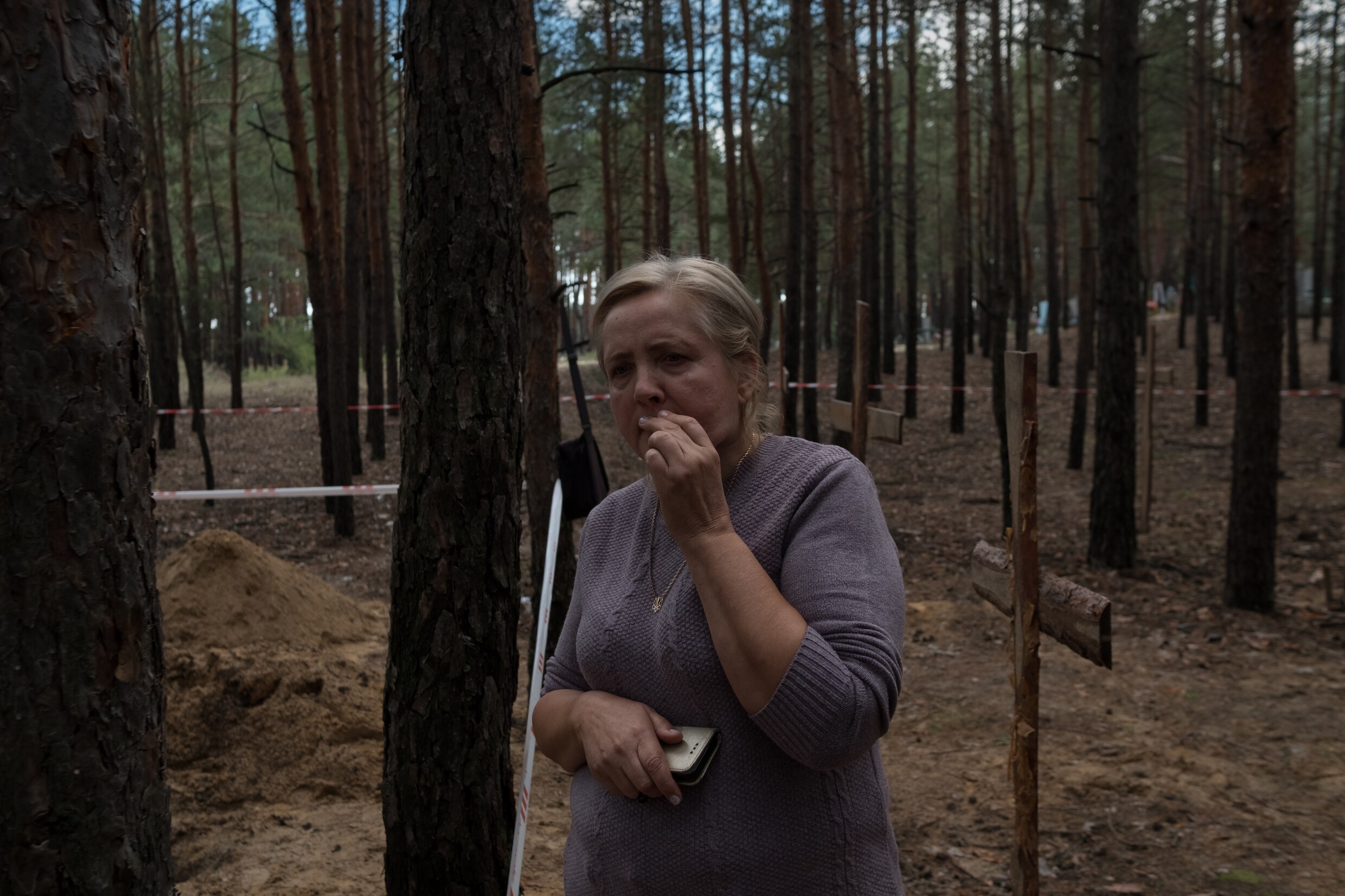 ‘De Morgen’ trok naar Izjoem, waar 450 mensen in de bossen werden ...