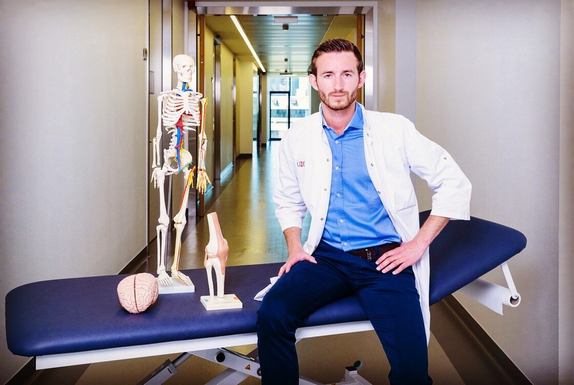 ‘Het gaat echt de verkeerde kant op’: wat is een ‘nekbult’? En hoe kan je het voorkomen? | De Morgen