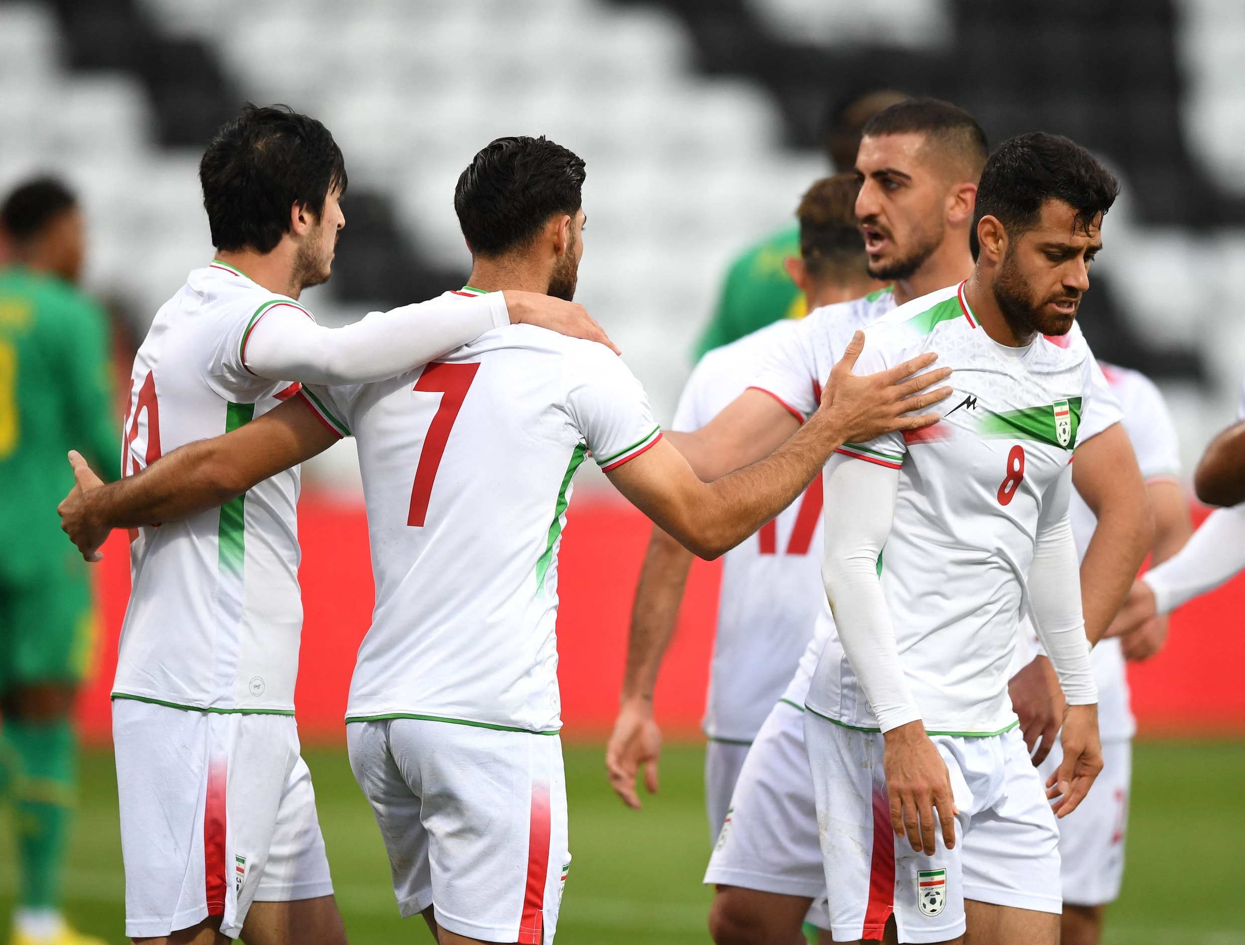 Ook Iraanse voetballers verzetten zich tegen geweld in hun land: ‘Ik ...