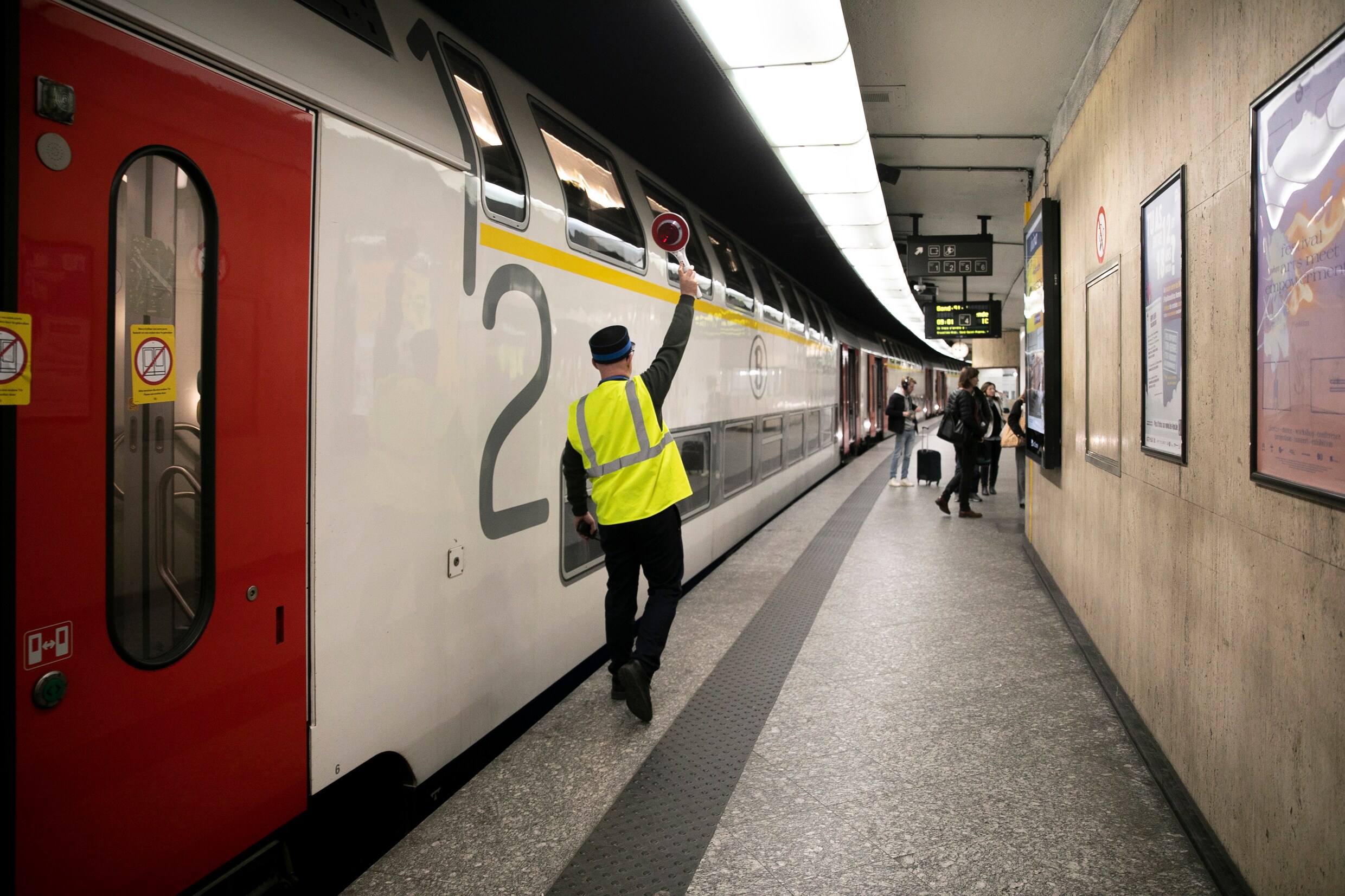 Staking 9 november zorgt voor grote hinder bij De Lijn en NMBS: waar wordt gestaakt, waar kan u ...