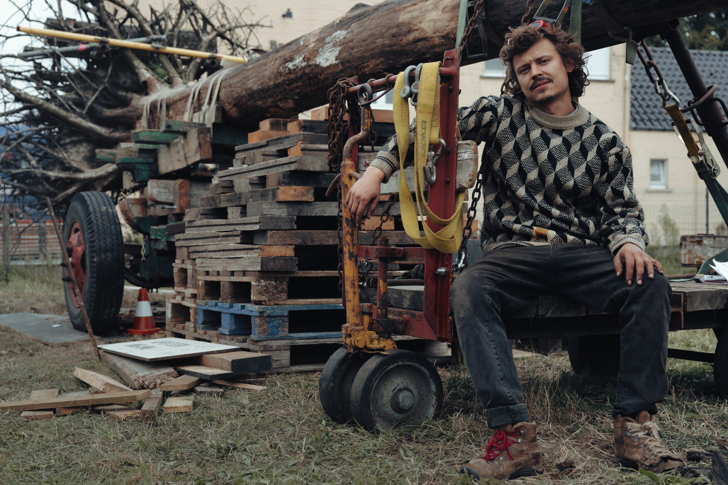 Uiteindelijk wint de poëzie het van de bureaucratie: zondag reist een ...