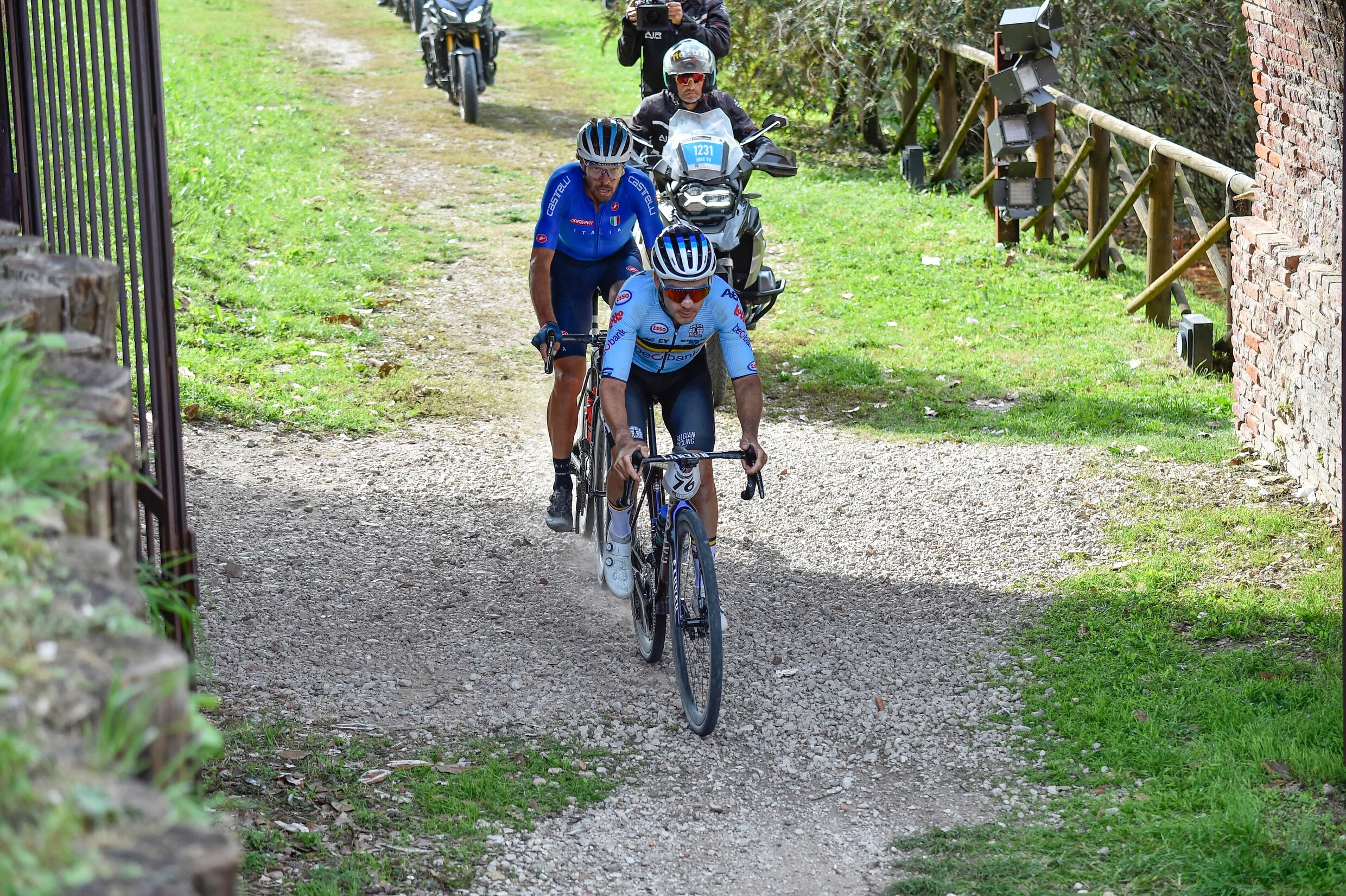 Vermeersch troeft wereldtoppers af op eerste WK gravel | De Morgen