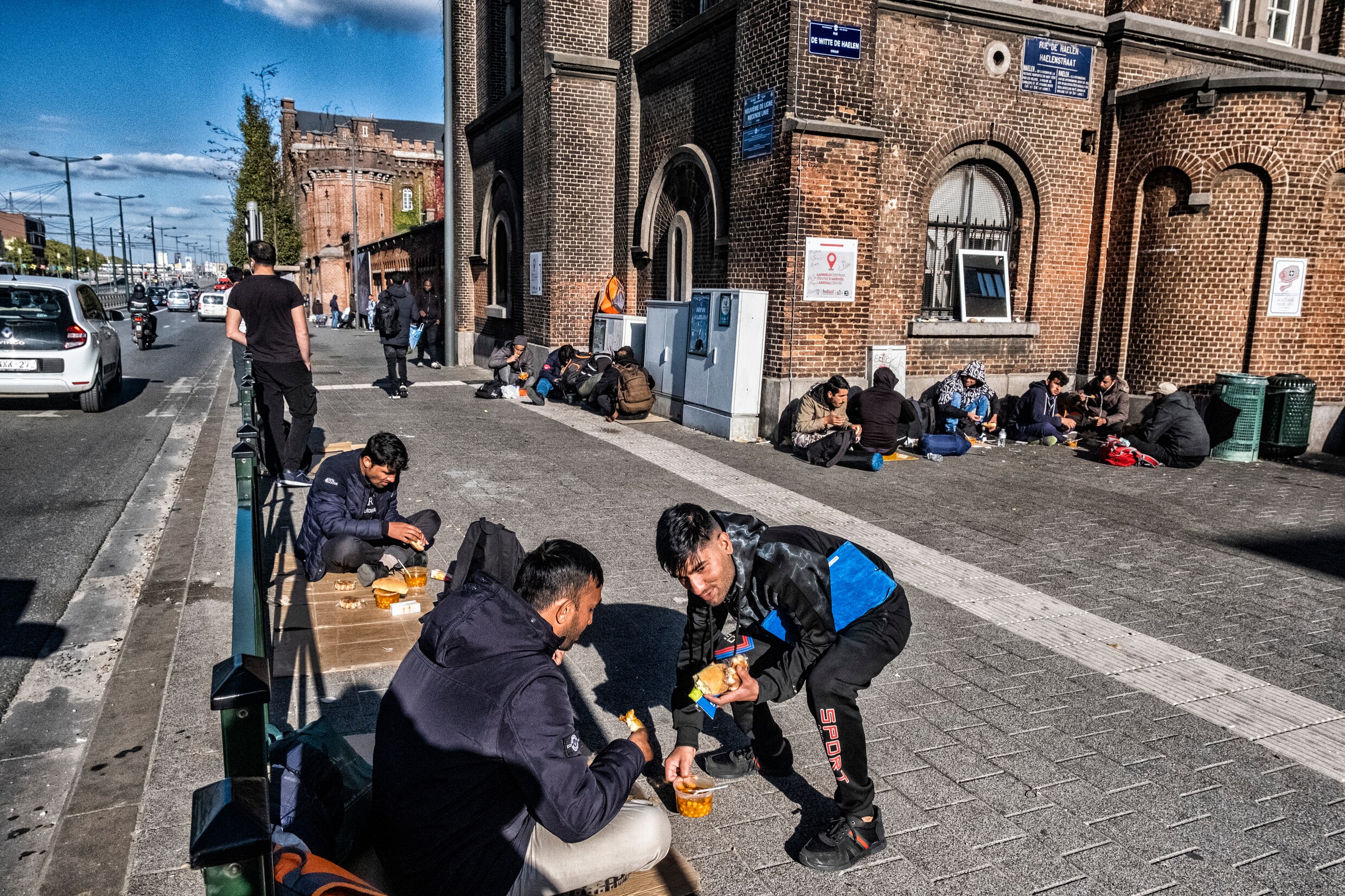 Asieldiensten zitten aan hun limiet: ‘21 minderjarigen moesten nacht ...