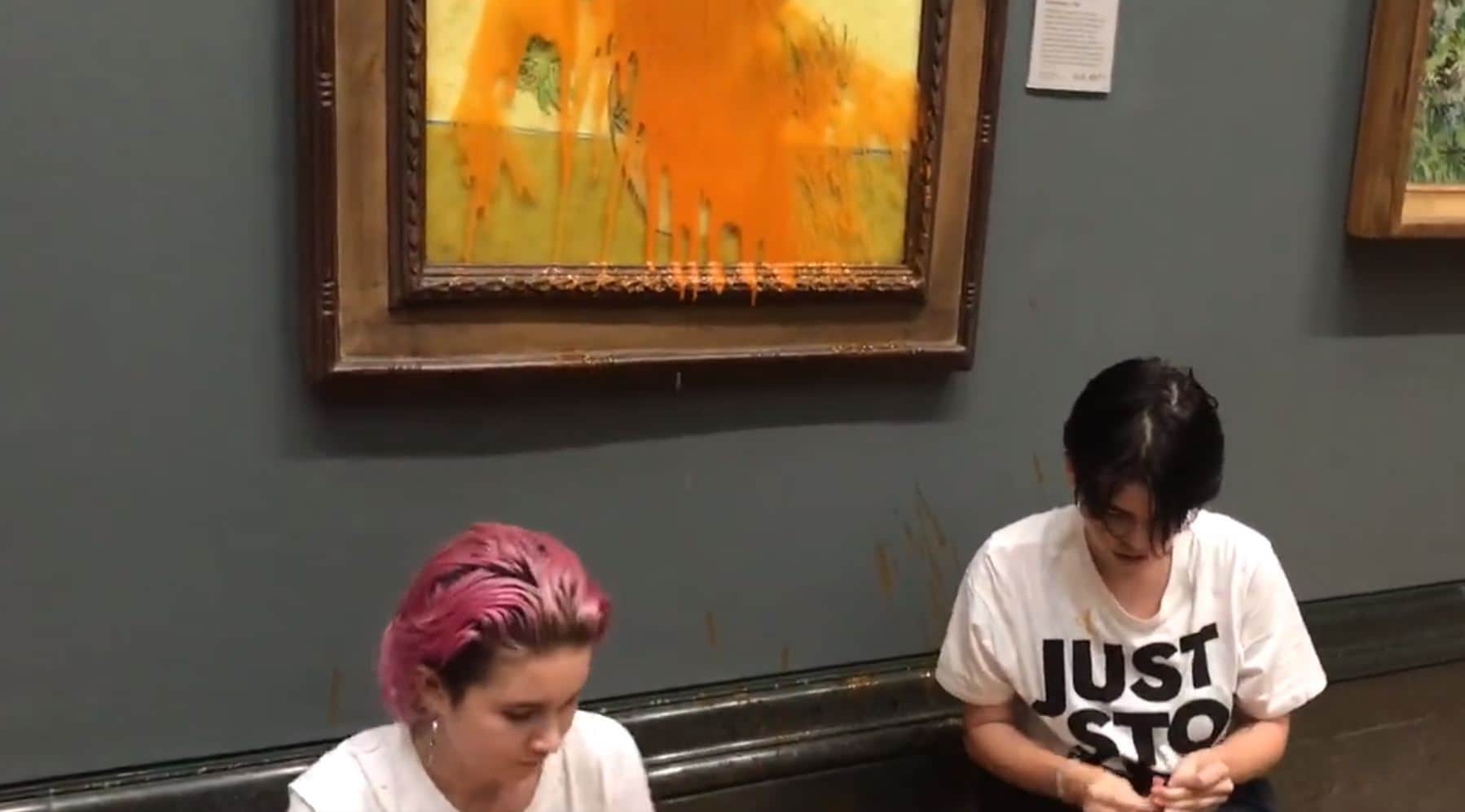 Dat het schilderij beschermd was door glas en het werk onbeschadigd was ...