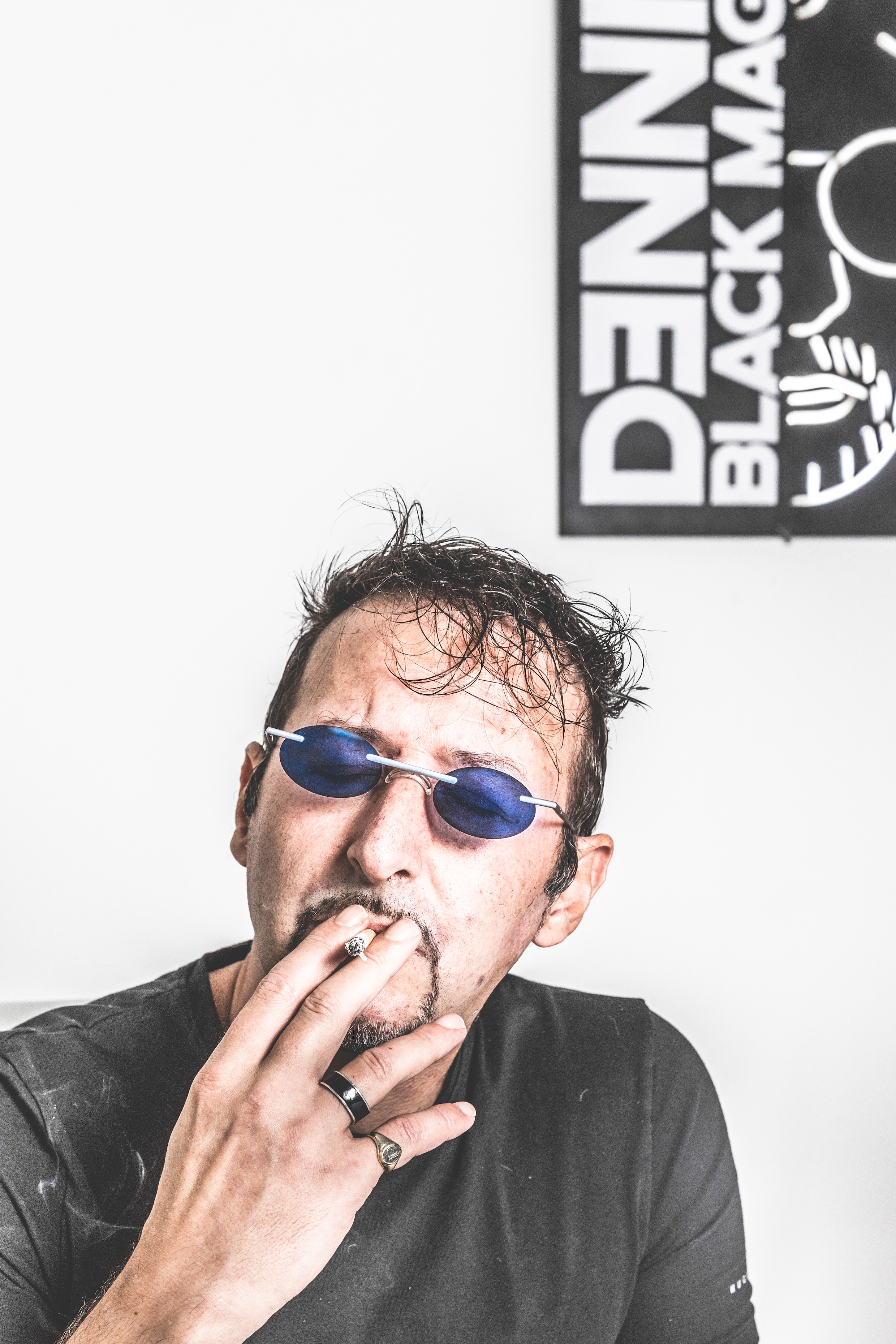 Pornokoning Dennis Black Magic veroordeeld: ‘Onder het sympathieke imago van de ‘bad boy ...