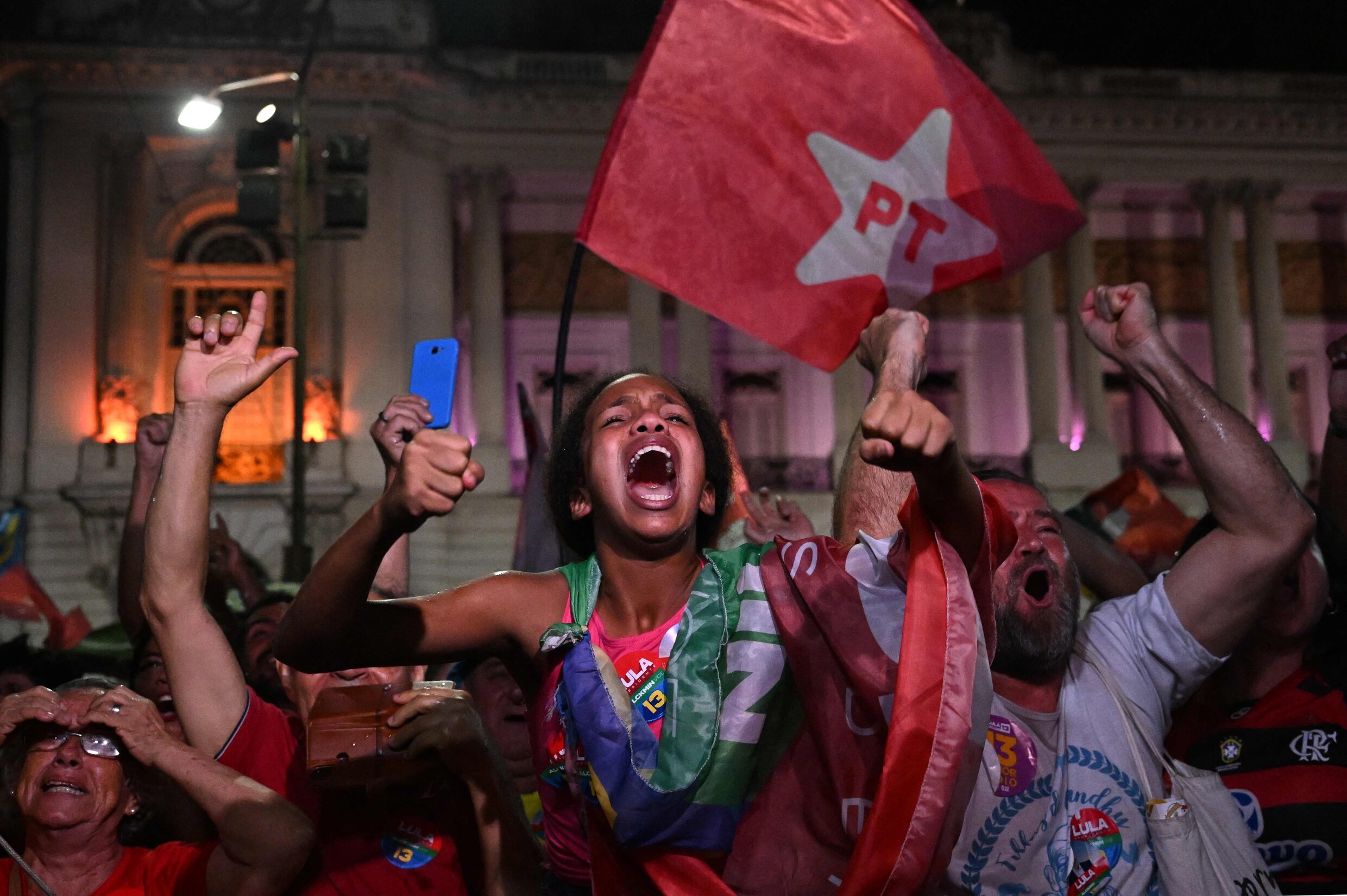 Linkse Lula da Silva maakt weergaloze comeback, maar erft een land dat ...