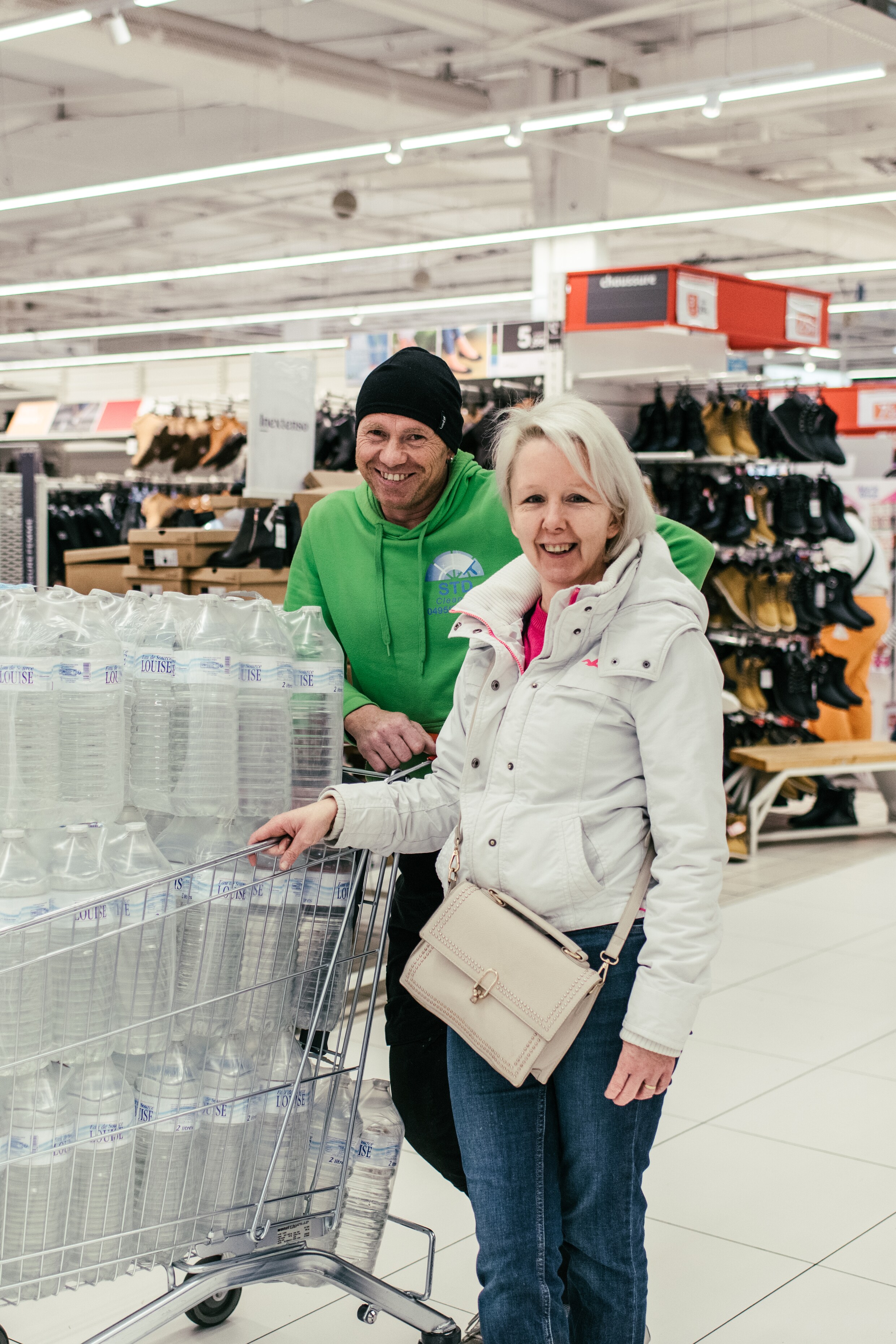 ‘Echt supergoedkoop’: steeds meer Belgen laden hun winkelkar tjokvol in ...