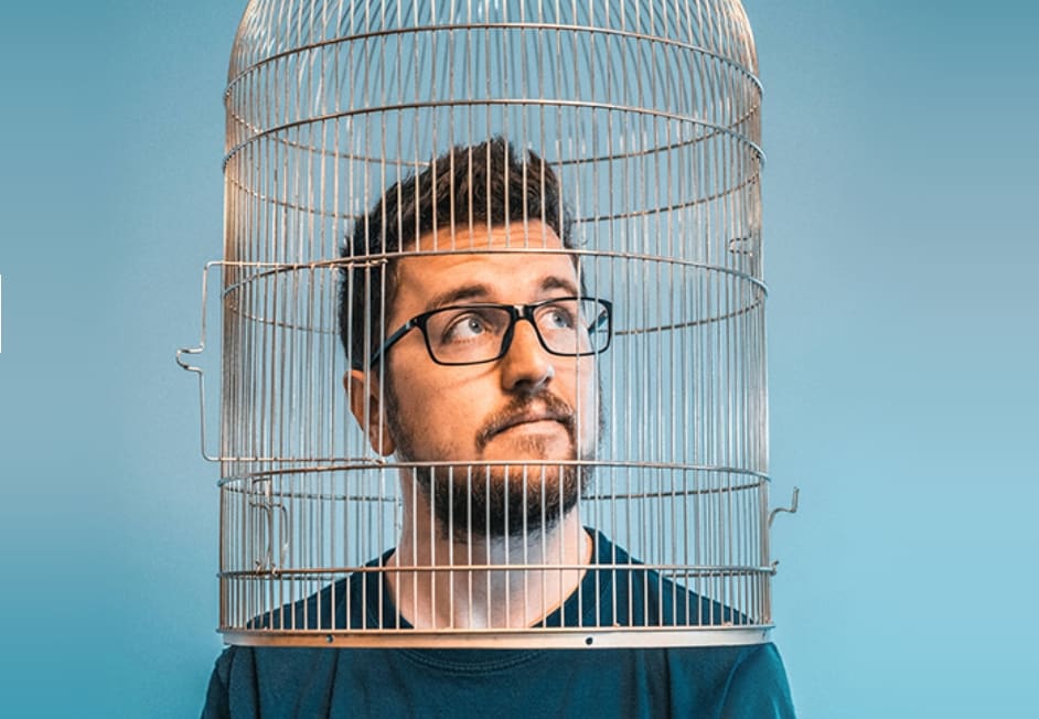 Comedian Jasper Posson bewijst met ‘Vastbenoemd’ dat hij zijn job ...