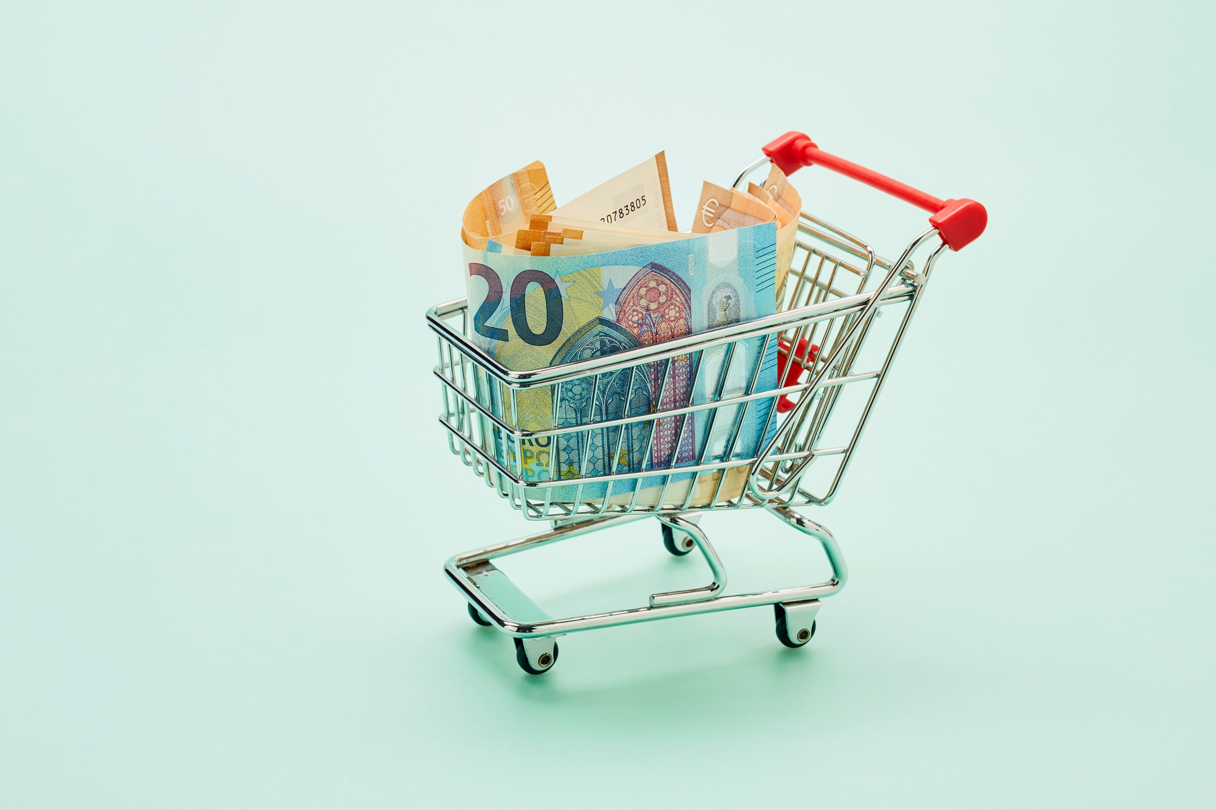 Inflatie deze maand opnieuw licht gedaald, loonstijging voor half ...