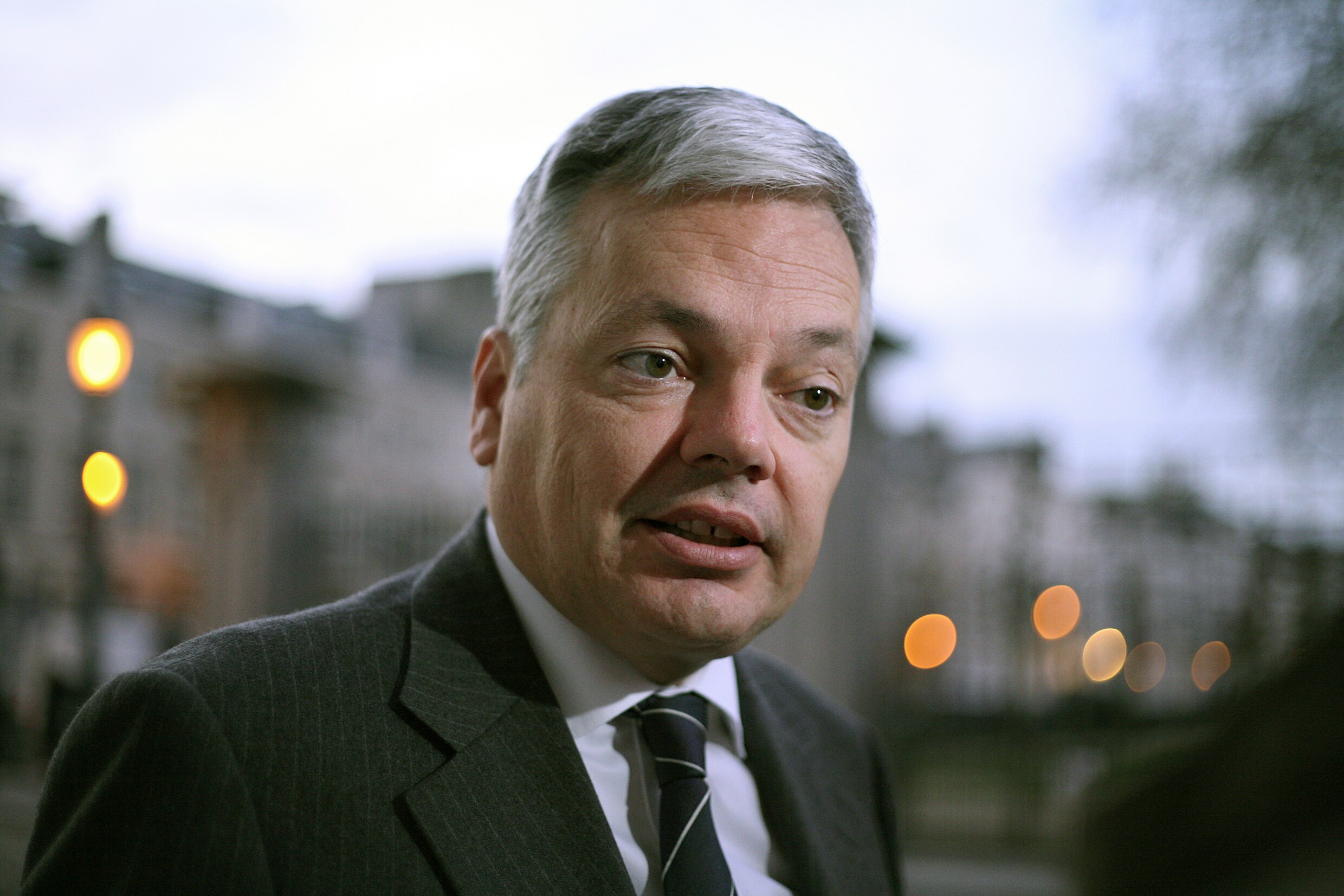 Didier Reynders verhuist naar Brussel om MR-lijst te trekken | De Morgen