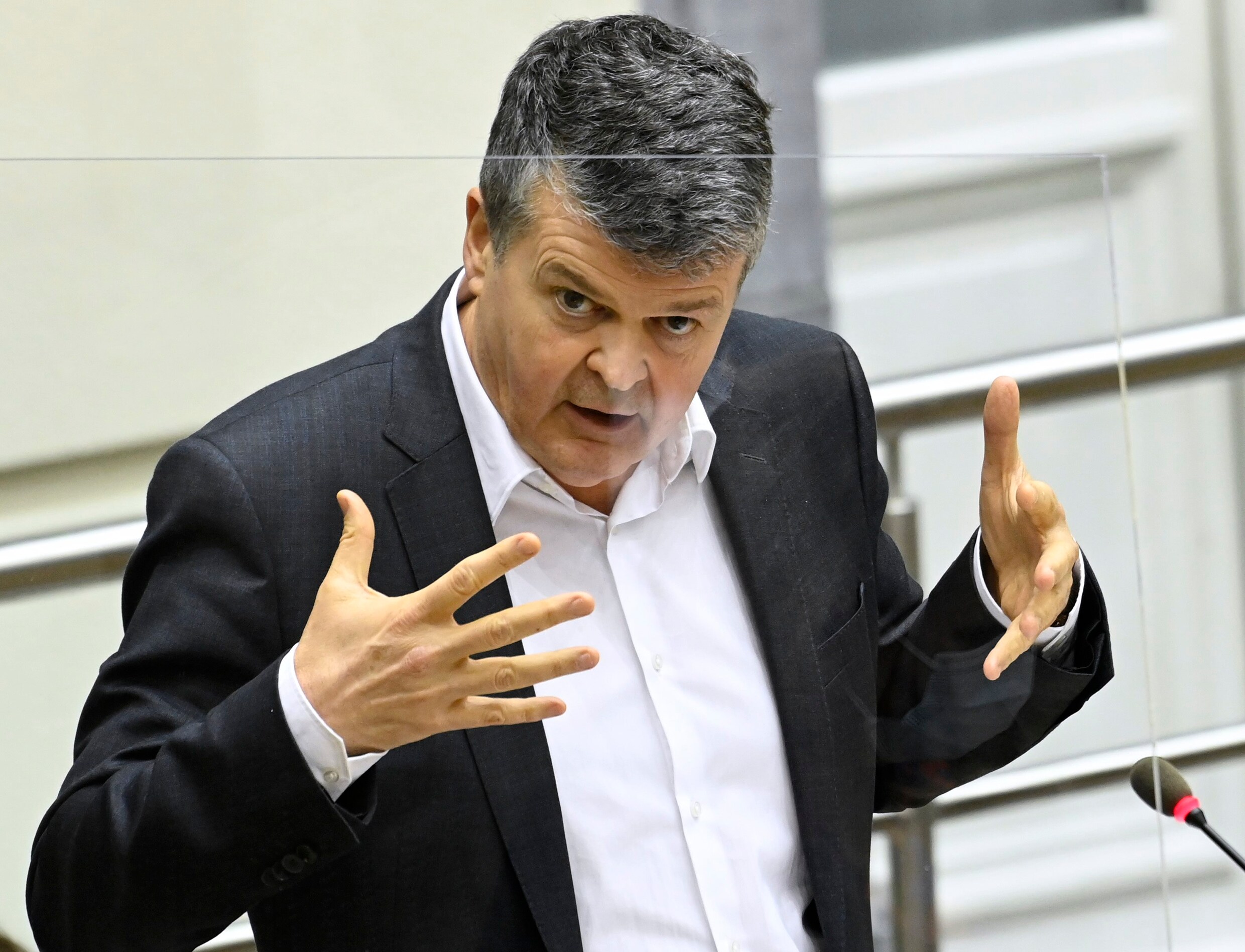 Somers wil gemeenten verplichten om te fuseren na 2024 | De Morgen