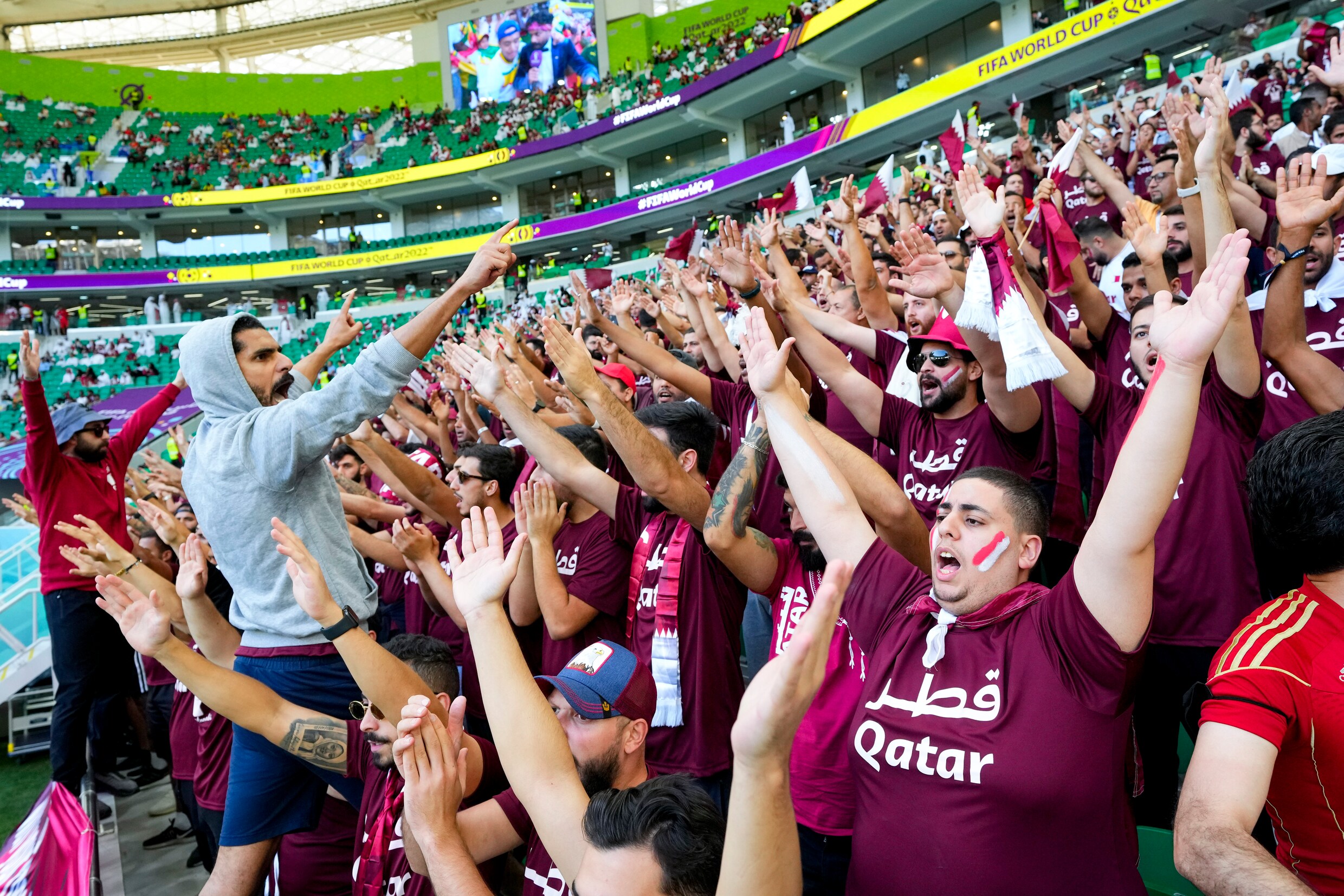 Qatar vliegt nepfans in om te zingen en juichen voor hun nationale ...