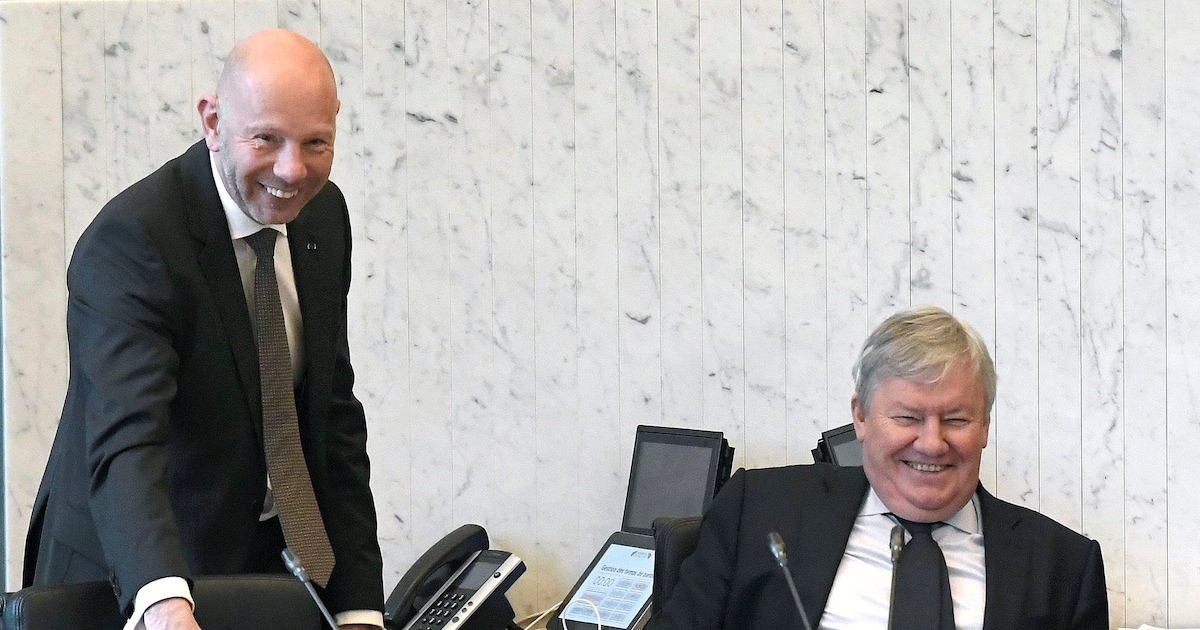 Hotelfactuur van 4.300 euro en privégids voor 3.400 euro op kosten van ...