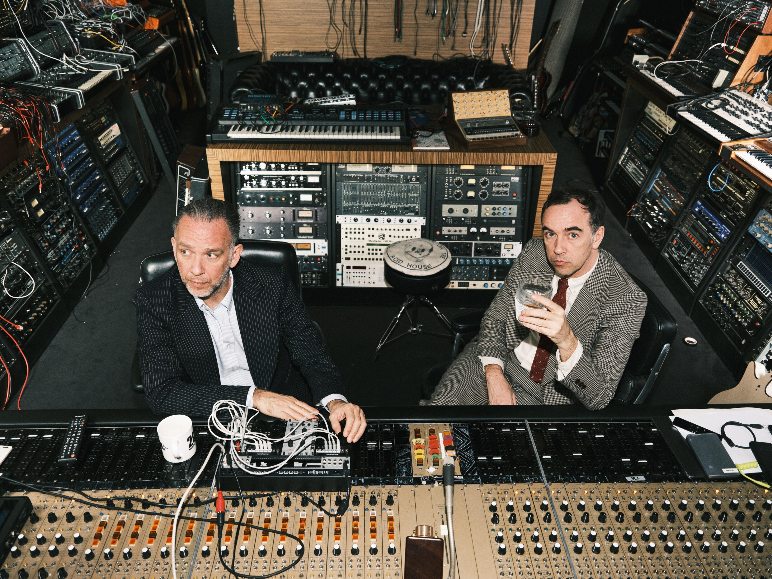 ‘Duizenden Arabieren, allemaal in wit gewaad, die heel hard gaan op een ...