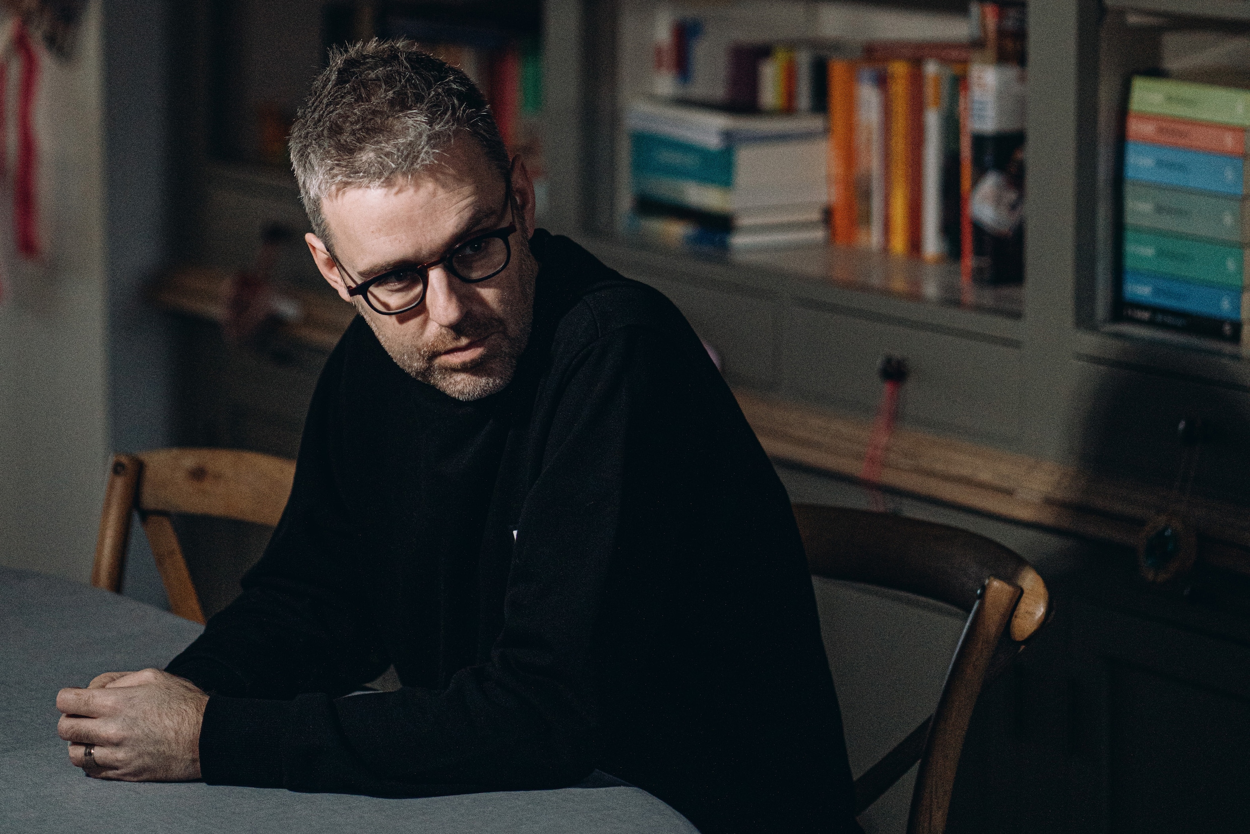 Vrienden van dichter Stijn De Paepe, die een jaar geleden overleed: ‘Je ...