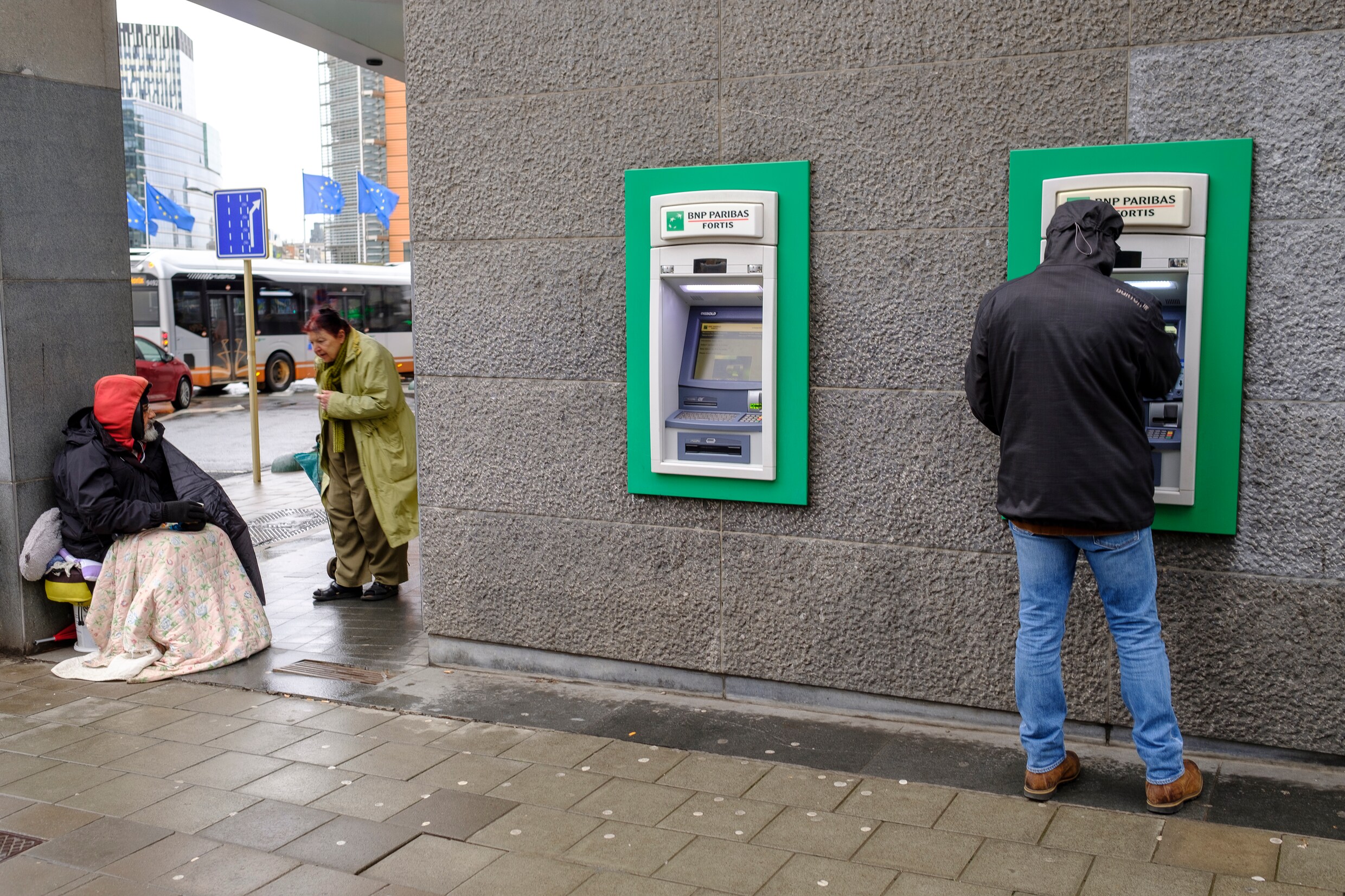 Ik heb als bankbediende de transformatie meegemaakt van alles voor ...