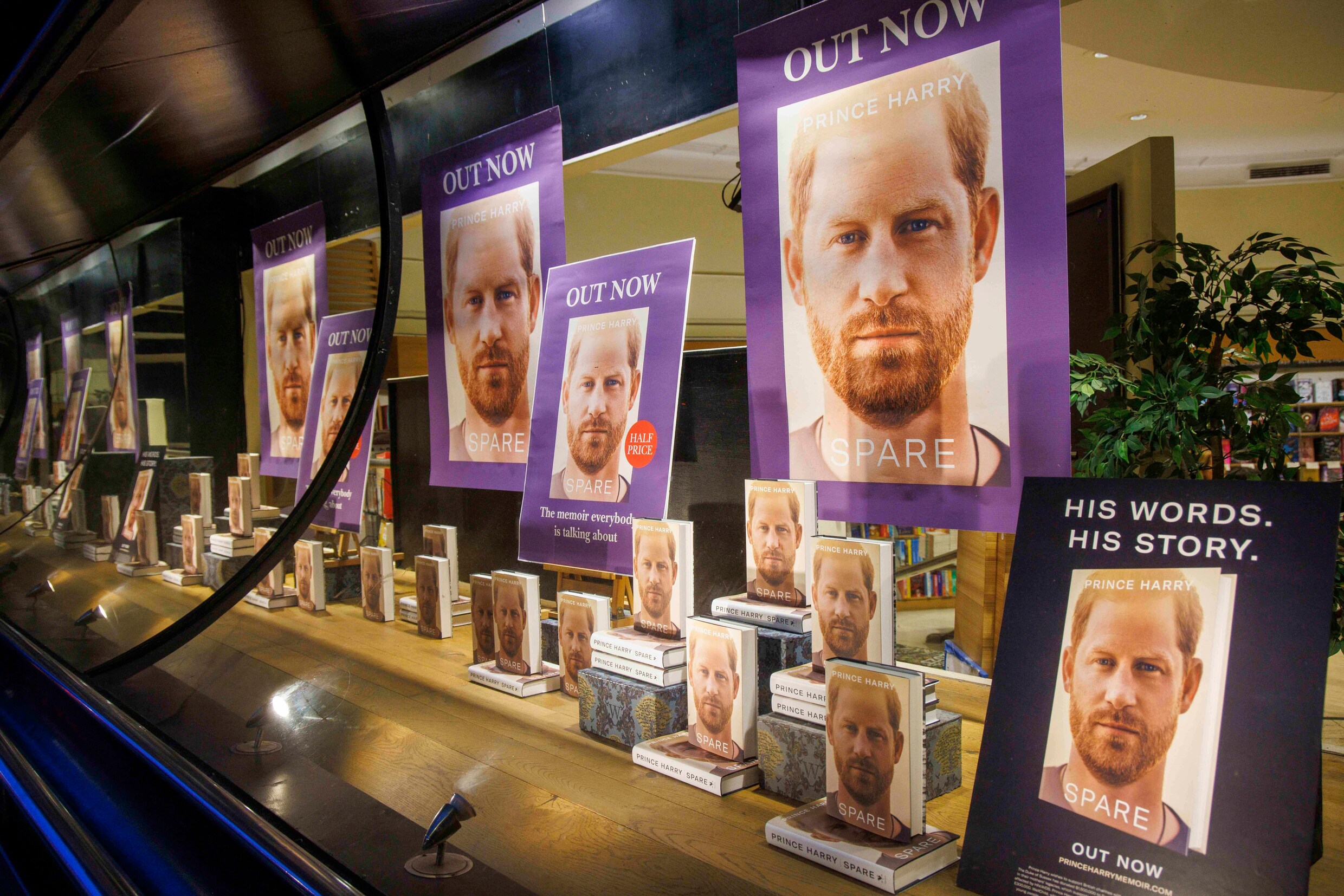 Wij lazen prins Harry’s autobiografie: ‘Heeft er nu echt niemand gezegd ...