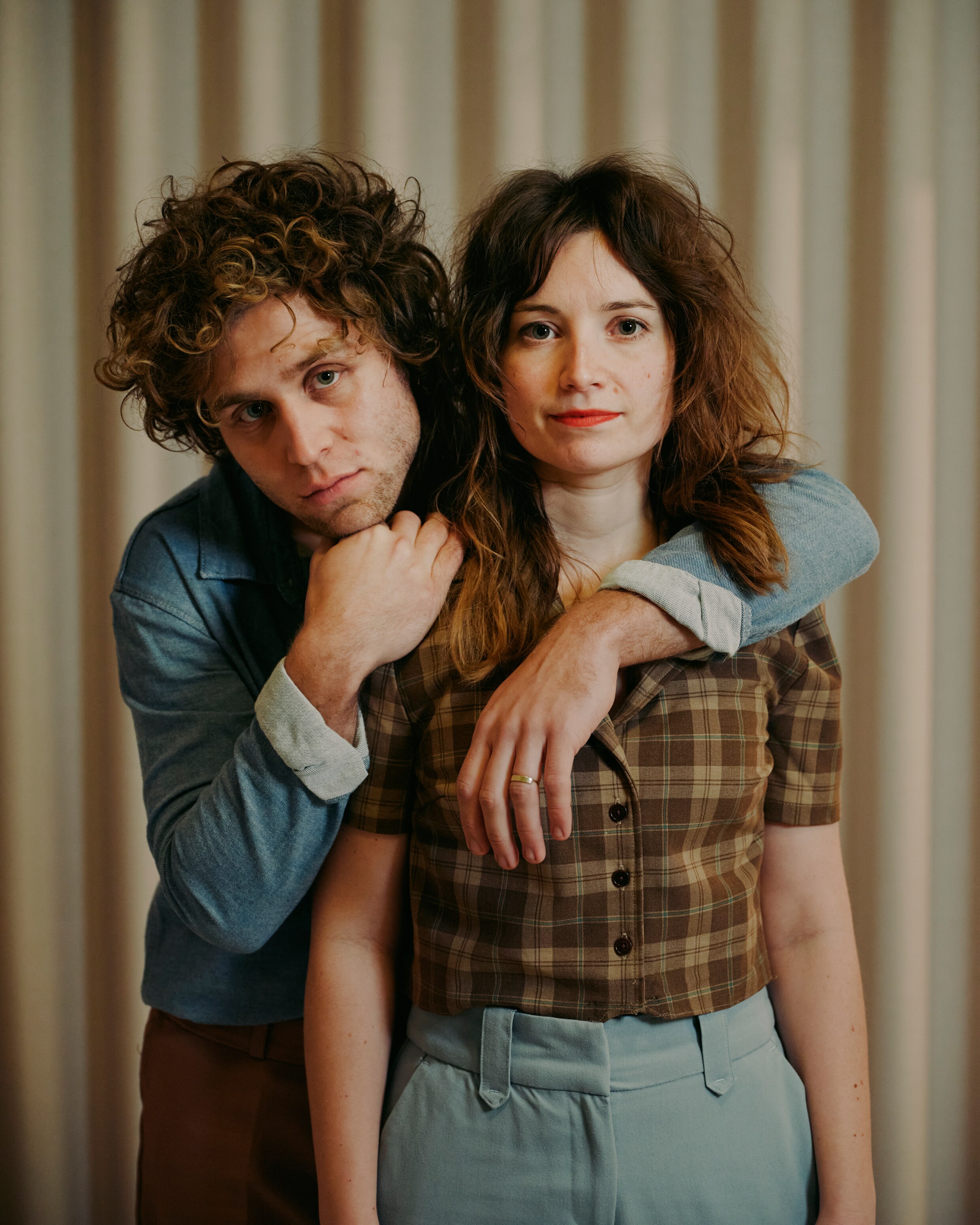 ‘Na een concert komen er vaak meisjes rond hem hangen. Ik zie dat als ...