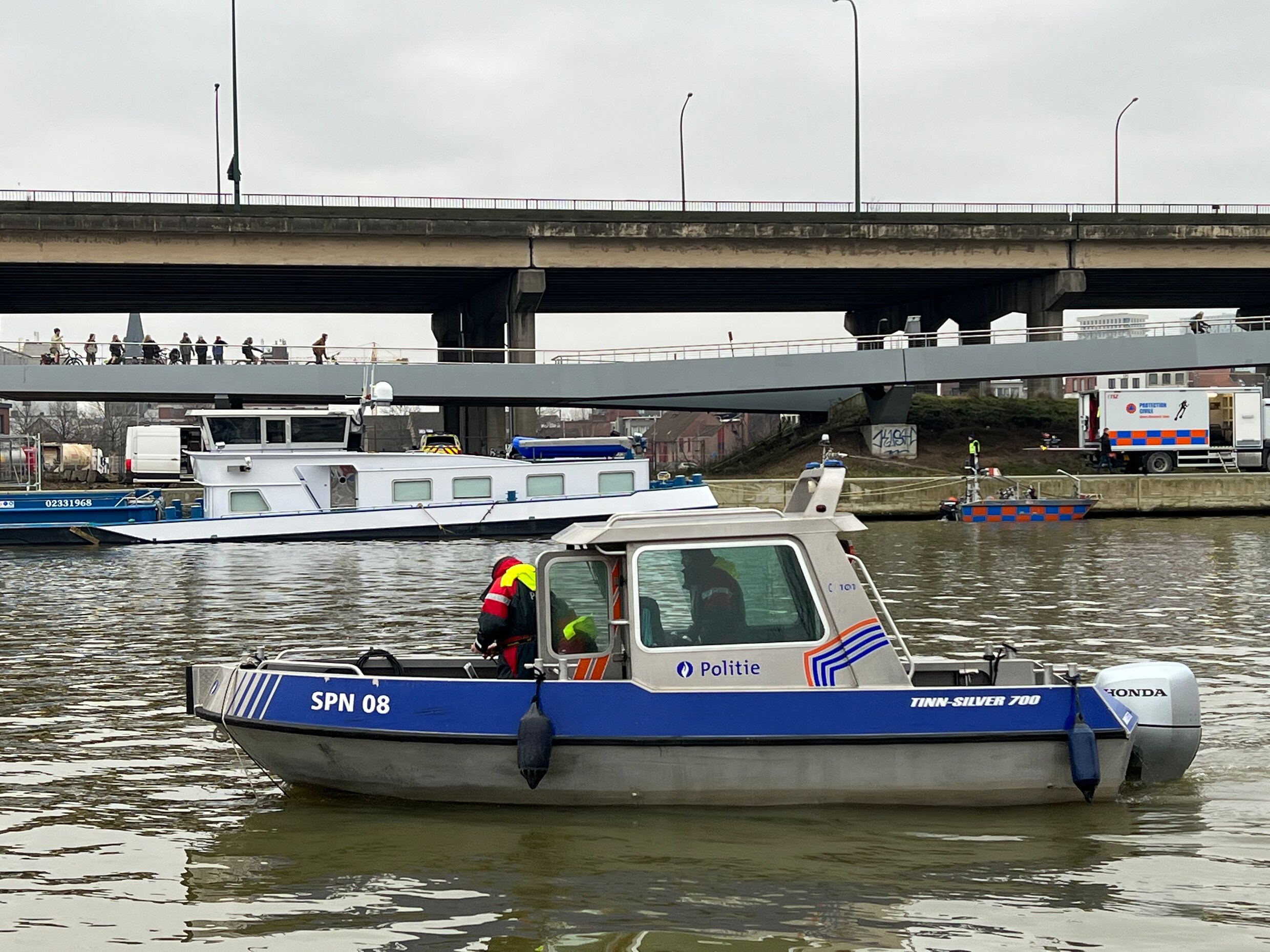 Lichaam vermiste man gevonden tijdens zoekactie op Albertkanaal: ‘Alles ... Lichaam vermiste man gevonden tijdens zoekactie op Albertkanaal: ‘Alles ...