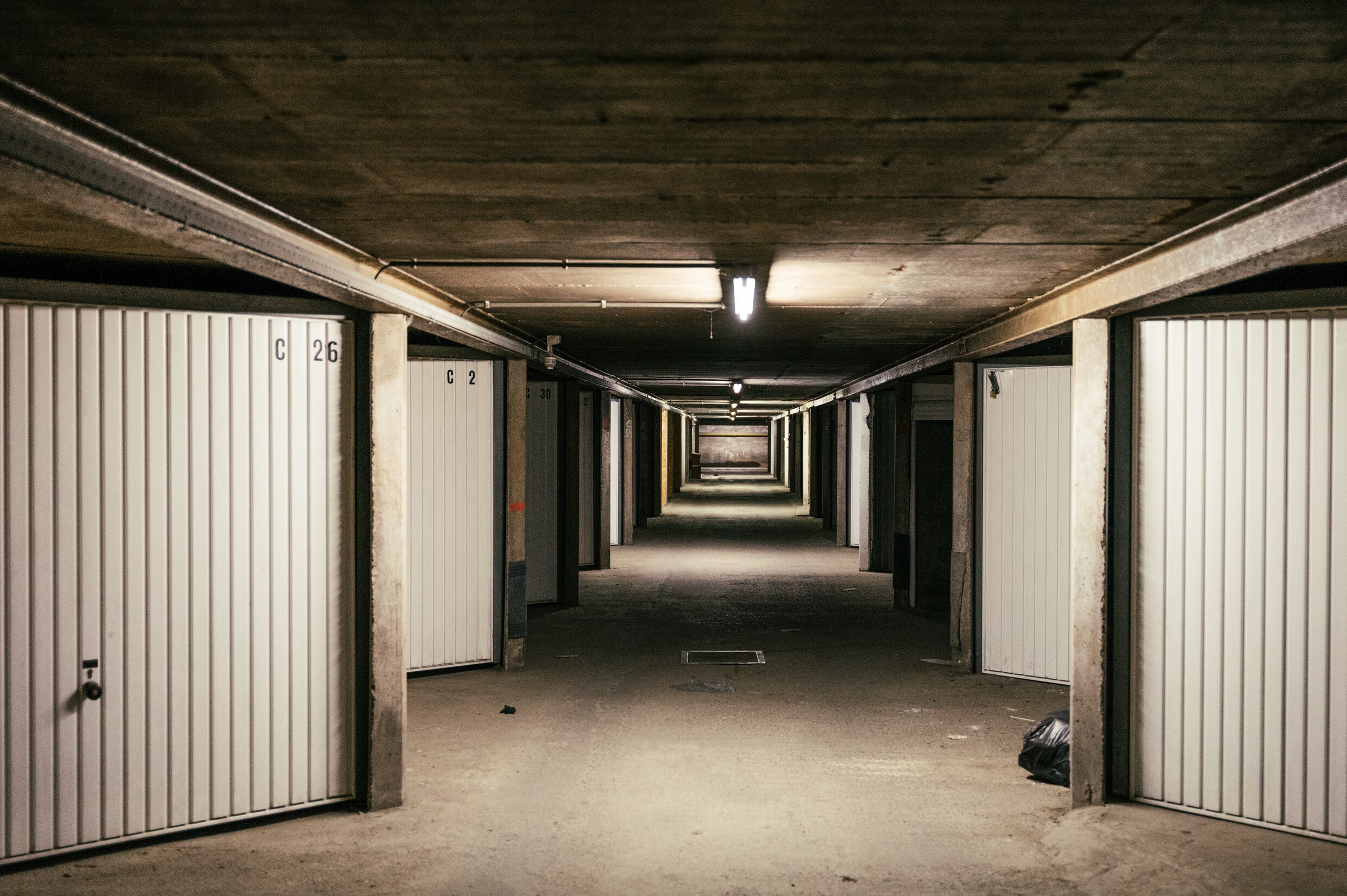 Na lugubere vondst van menselijke romp in kelder van appartement spookt ...