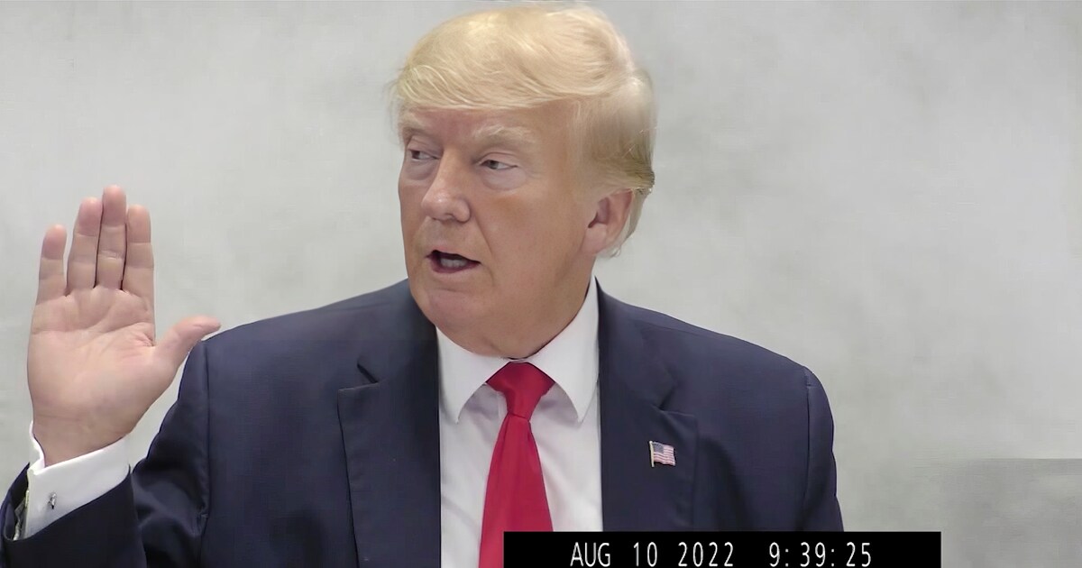 Trump geeft 400 keer hetzelfde antwoord tijdens verhoor in fraudezaak ...