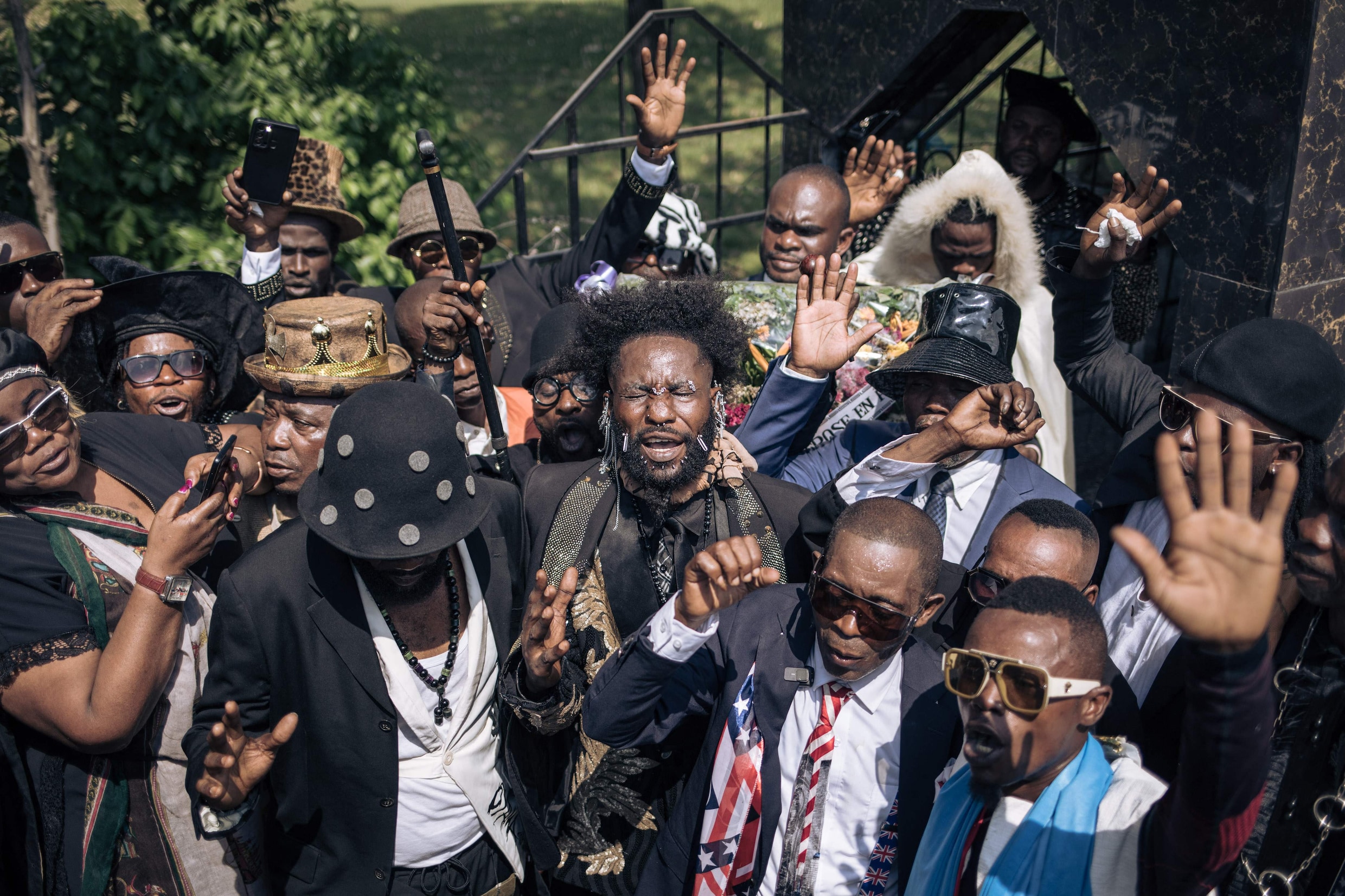 Hulde aan een legendarische ‘sapeur’ | De Morgen