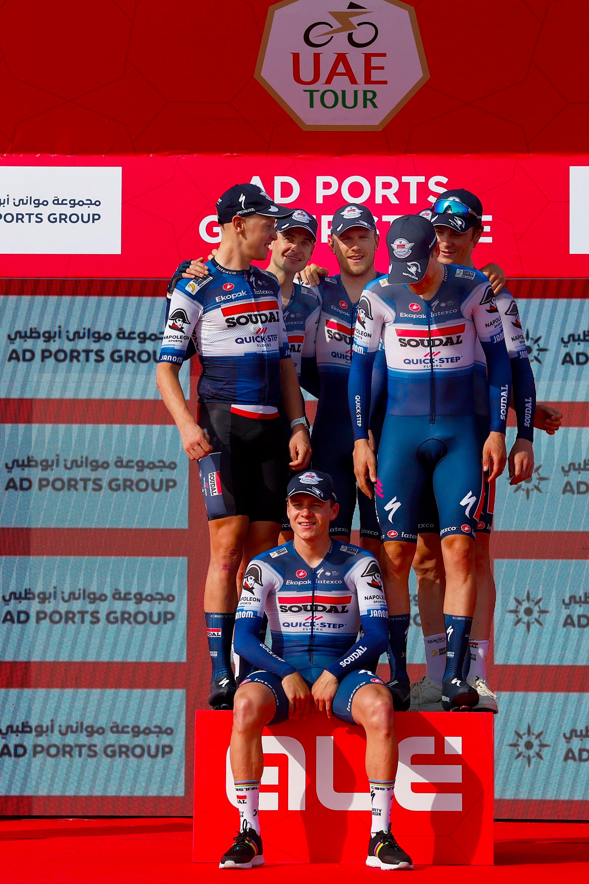 Kopbeurten met 71 kilometer per uur, zo pijnigt Evenepoel ieders benen ...