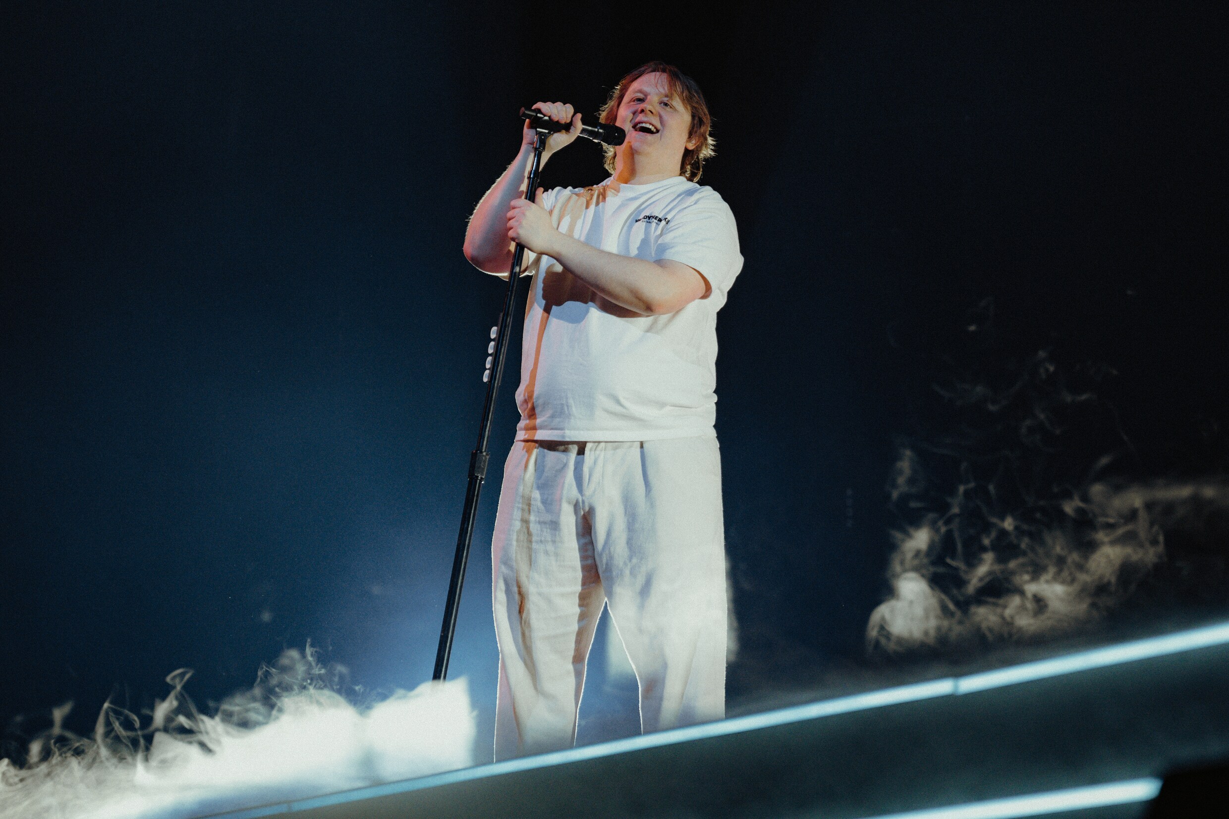 Lewis Capaldi in het Sportpaleis: elke vocale uithaal is hetzelfde, het ...