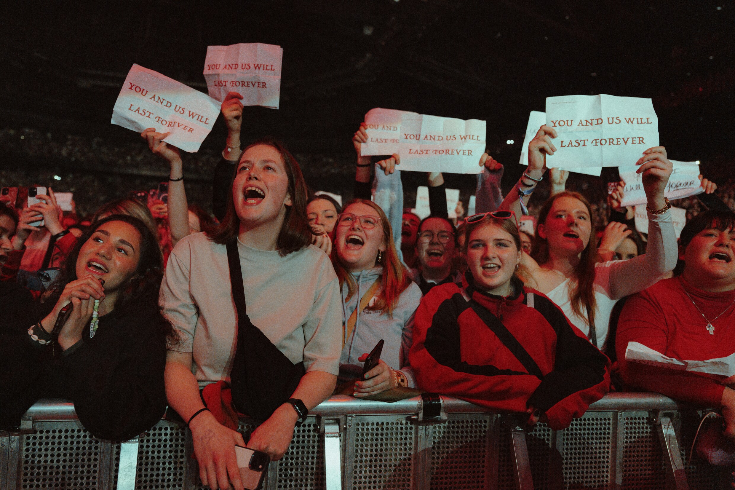 Lewis Capaldi in het Sportpaleis: elke vocale uithaal is hetzelfde, het ...