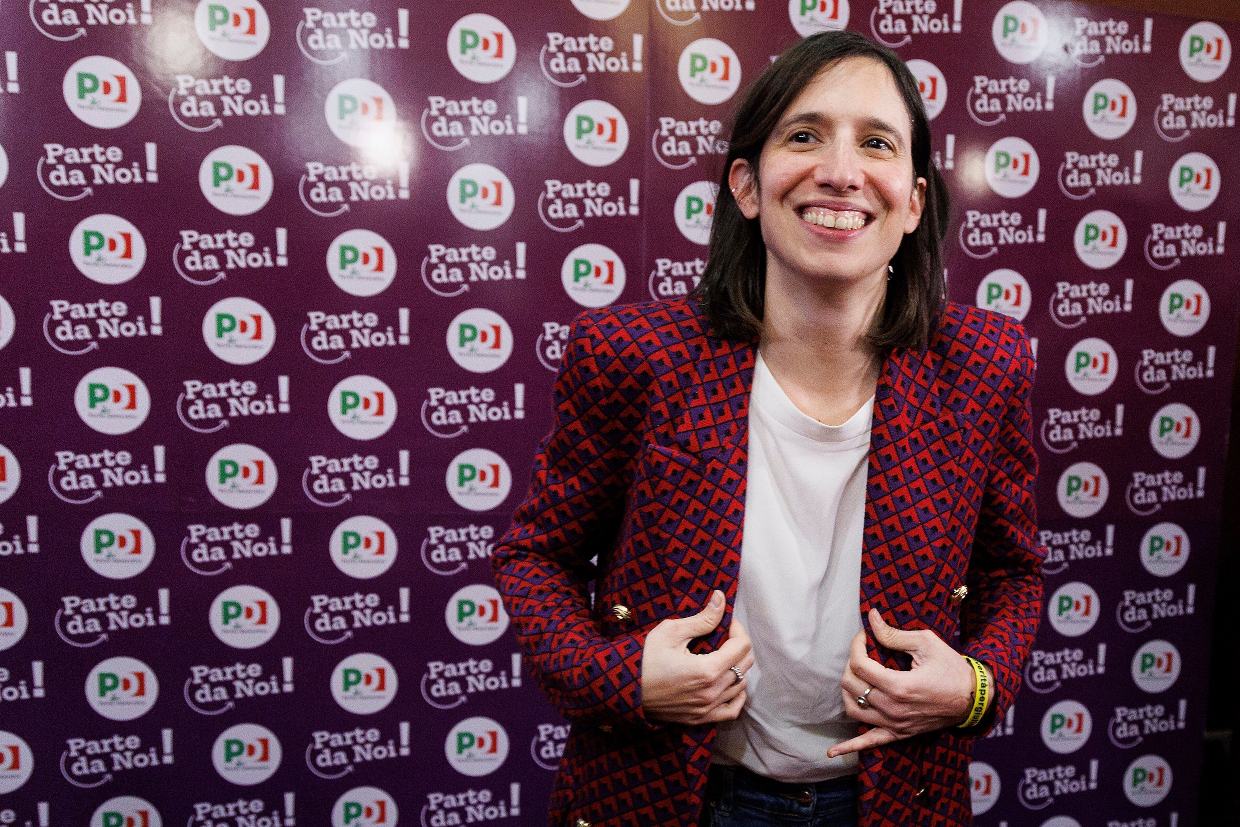 Elly Schlein is de eerste vrouw die de linkse oppositie in Italië gaat ...