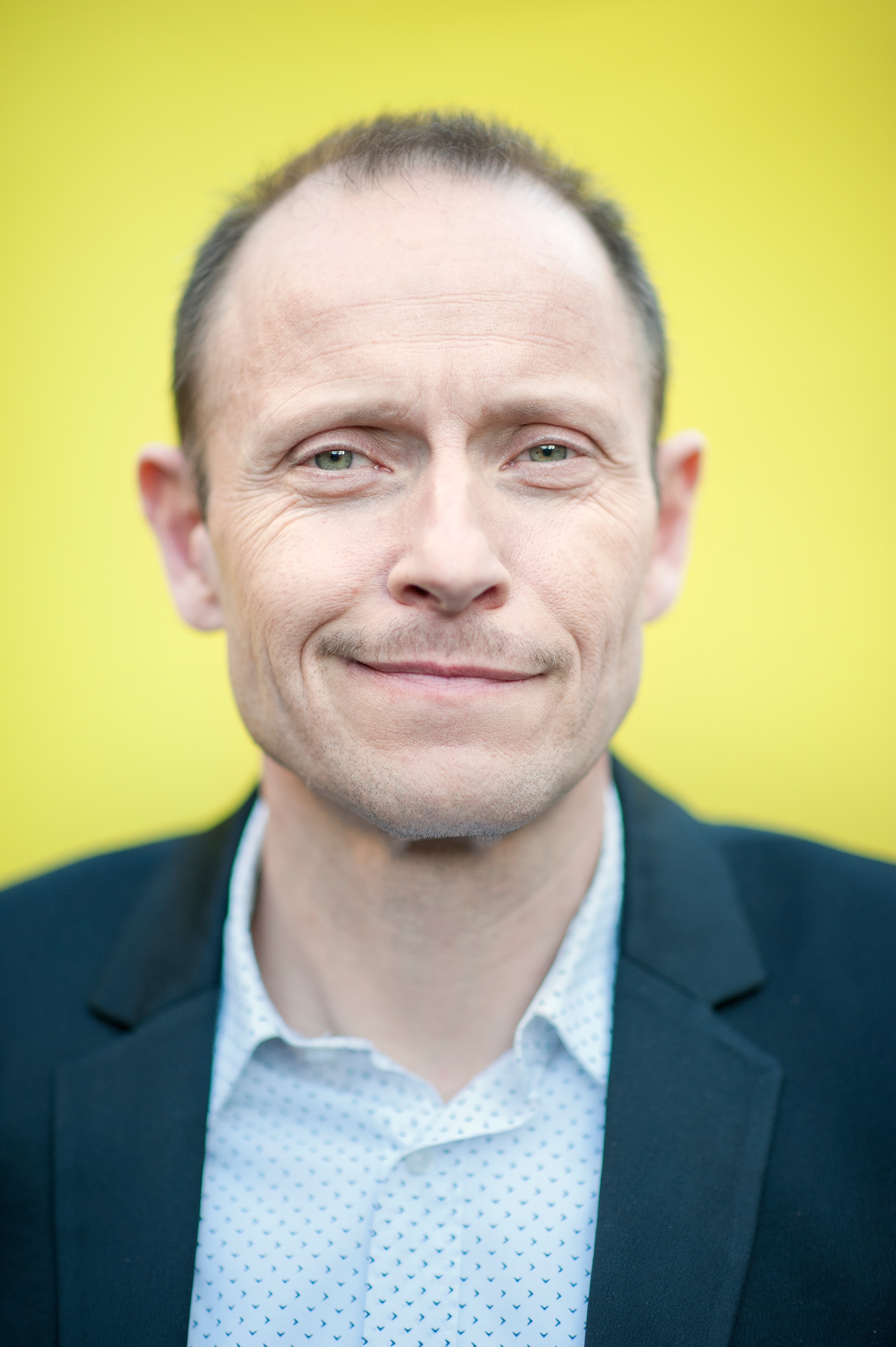 Deze filosoof pleit voor digitaal verzet: ‘Saboteer QR-codes op ...