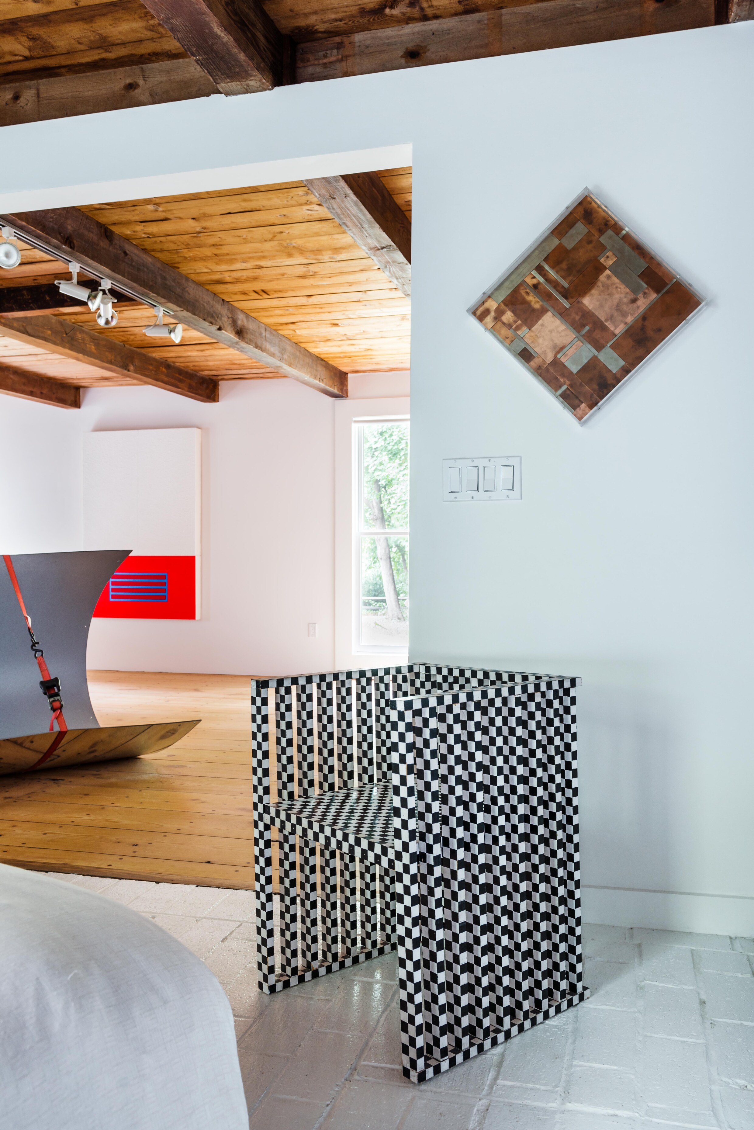 Binnenkijken in een clubhuis vol kunst, ver weg van de stad | De Morgen