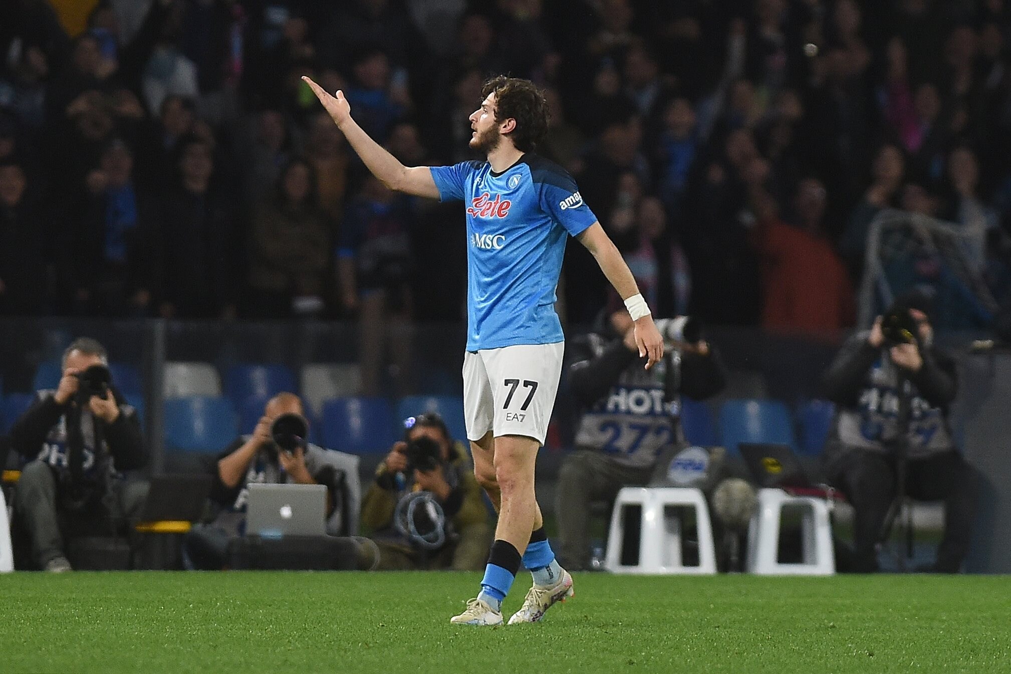 De bal is zijn beste vriend, zijn lief en zijn minnares: dit is de ...